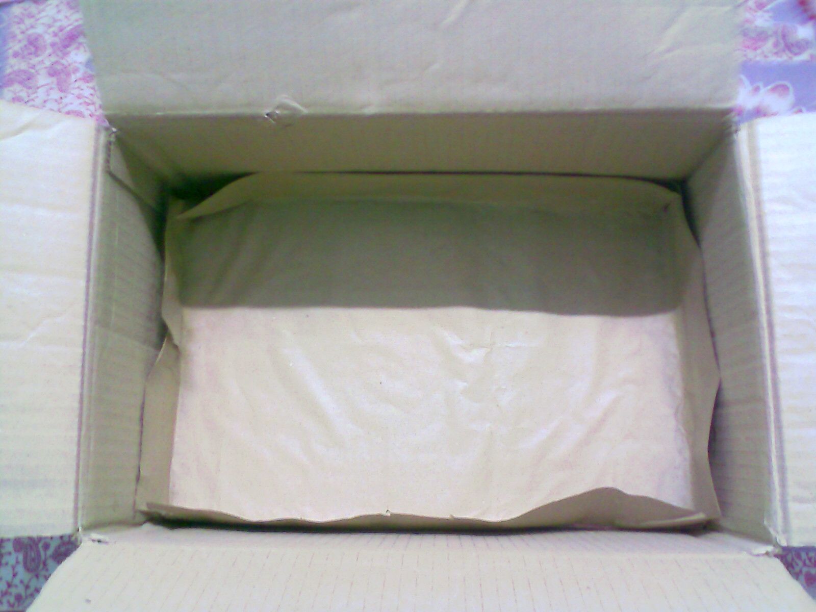 Cardboard Box Secret Compartment/Fake Bottom. : 6 Steps - Instructables