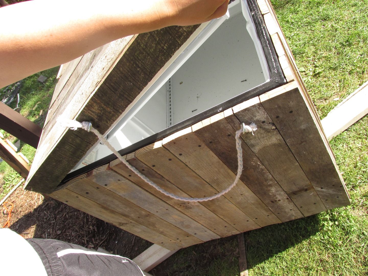 Awesome Rustic Cooler From Broken Refrigerator and Pallets : 11 Steps ...