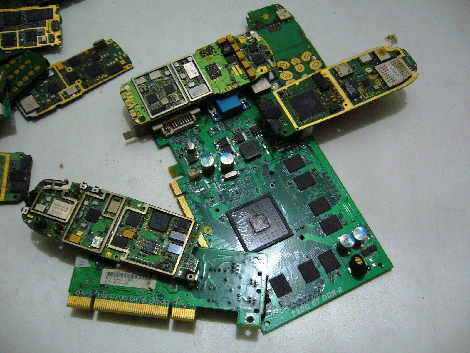 Artwork From Cell Phone PCB - Instructables