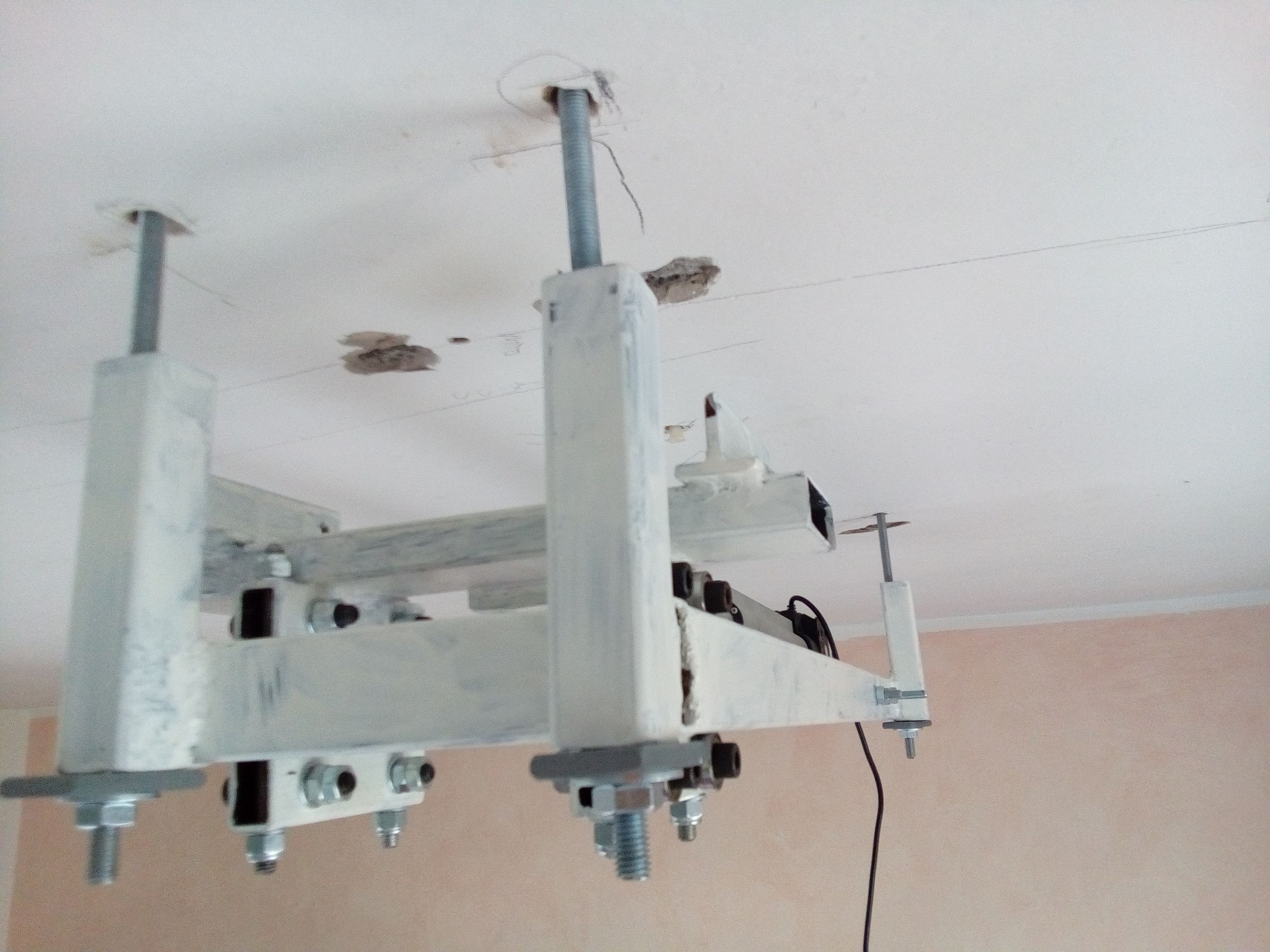 TV LCD 48" Motorized Lift Down Ceiling System : 13 Steps (with Pictures ...
