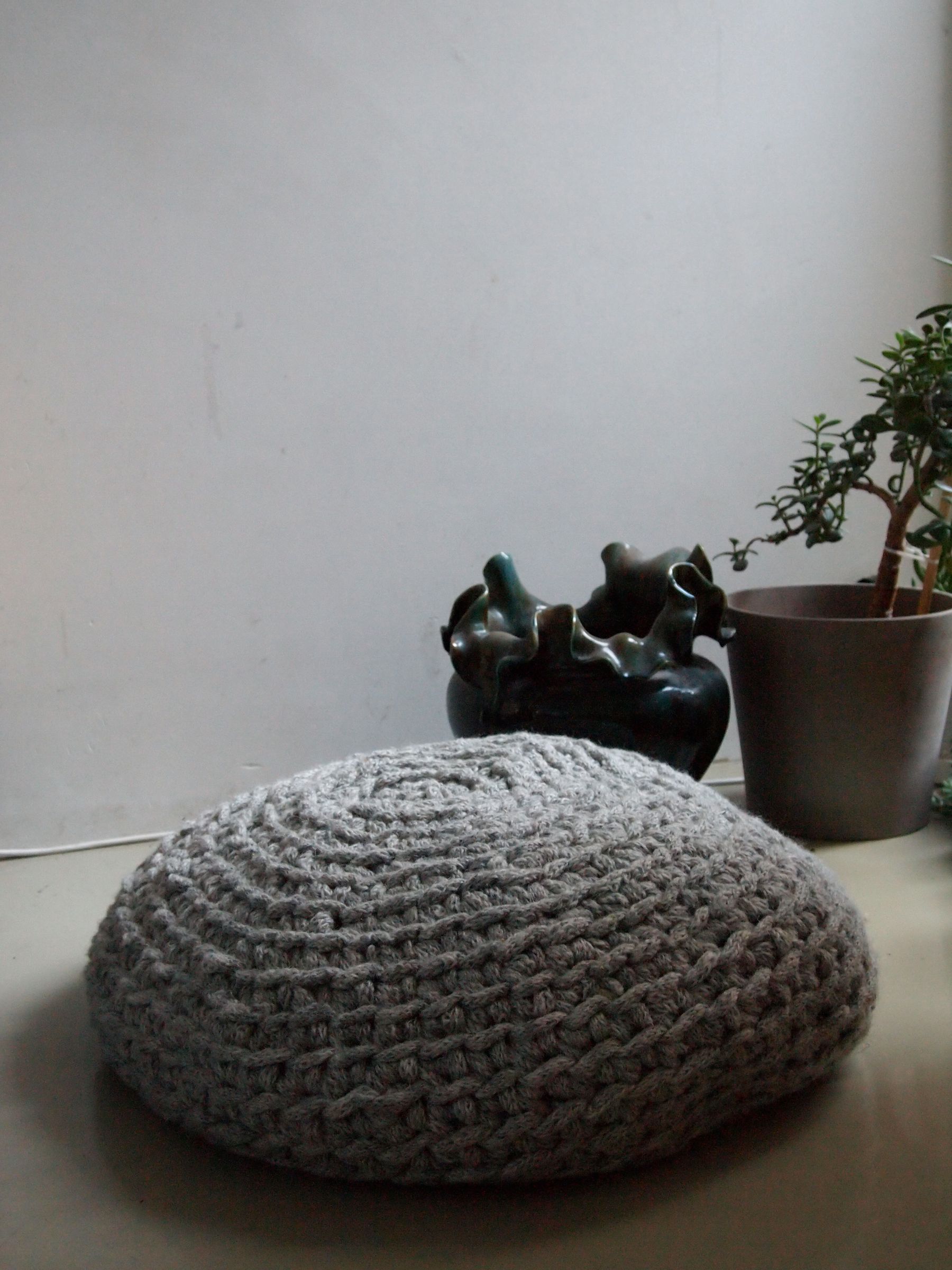 Make a Mega-crochet Pouf : 4 Steps (with Pictures) - Instructables