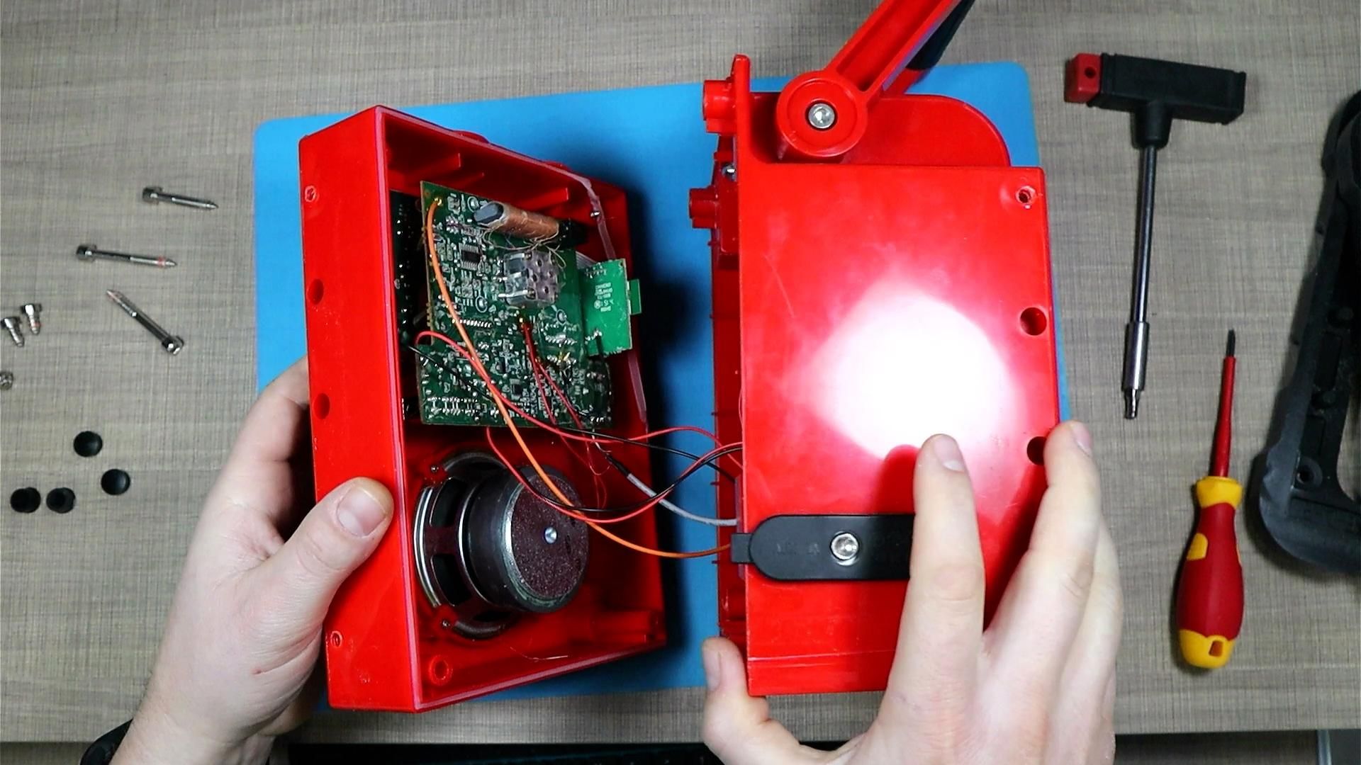 Job Site Radio Repair Step by Step : 6 Steps (with Pictures ...