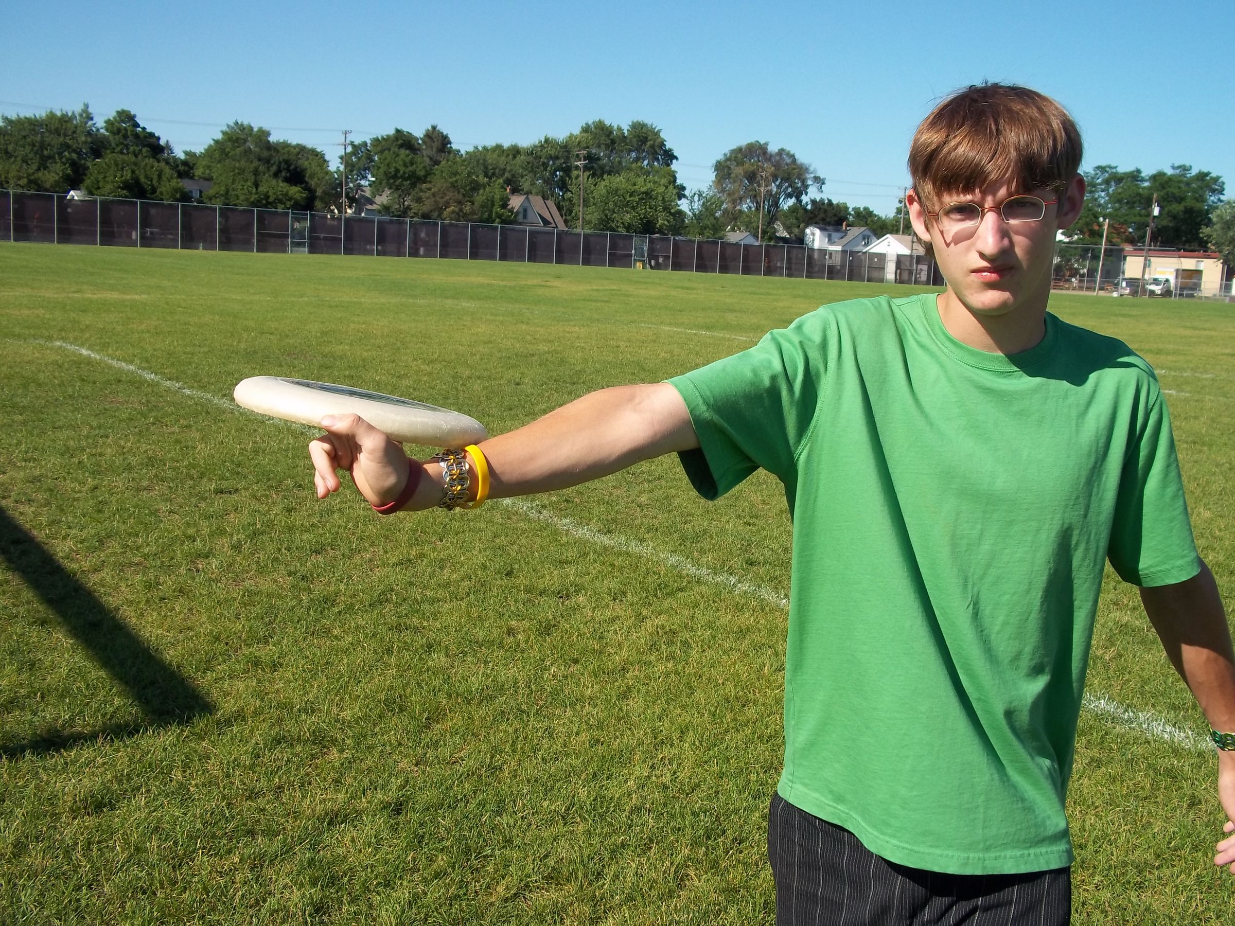 Funky McGroovy Frizbee Throwing Guide : 9 Steps (with Pictures ...