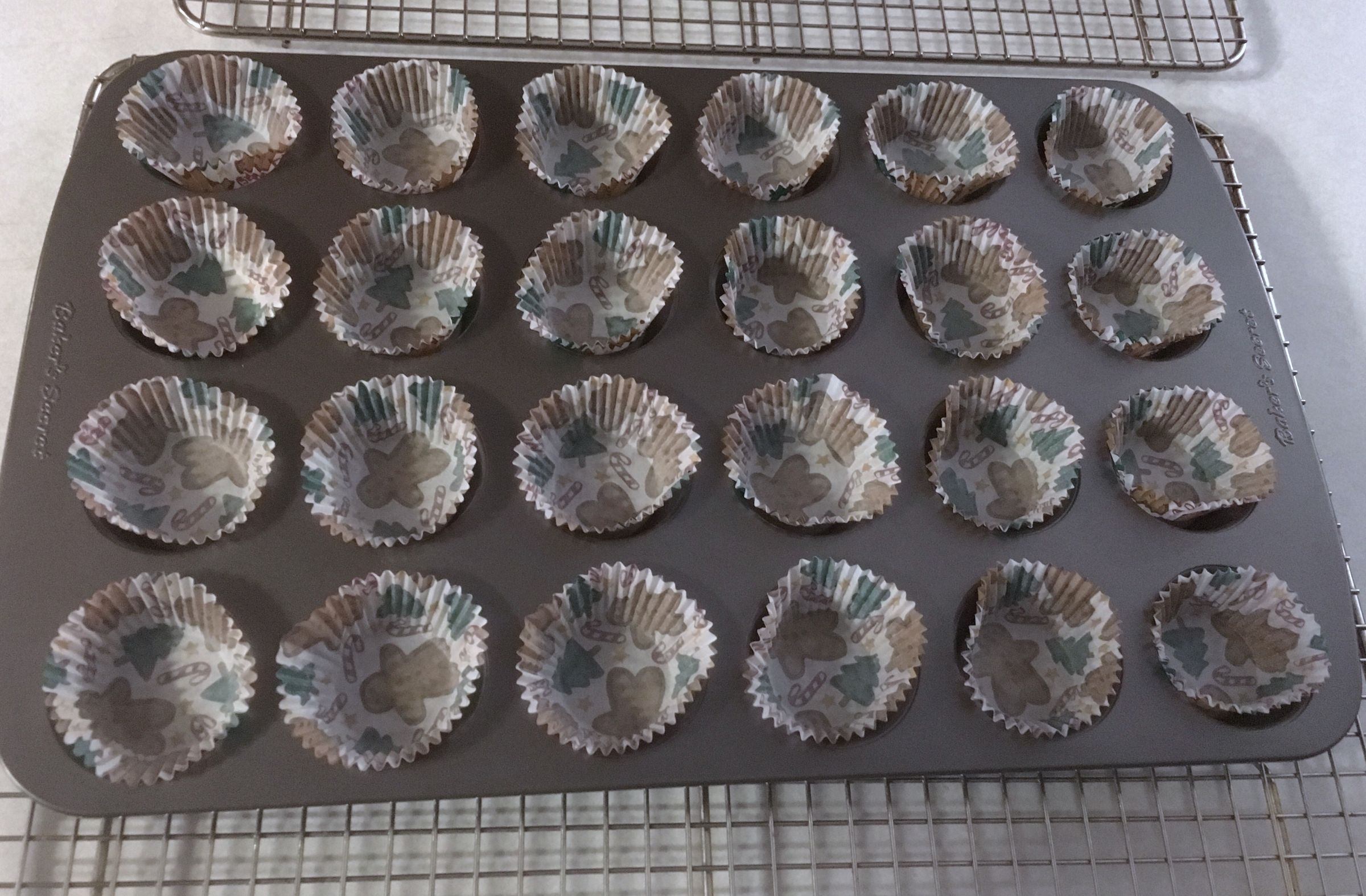 Candy Cane Cupcakes Aka Sweet Tomatoes/Souplantation Candy Cane Muffins ...