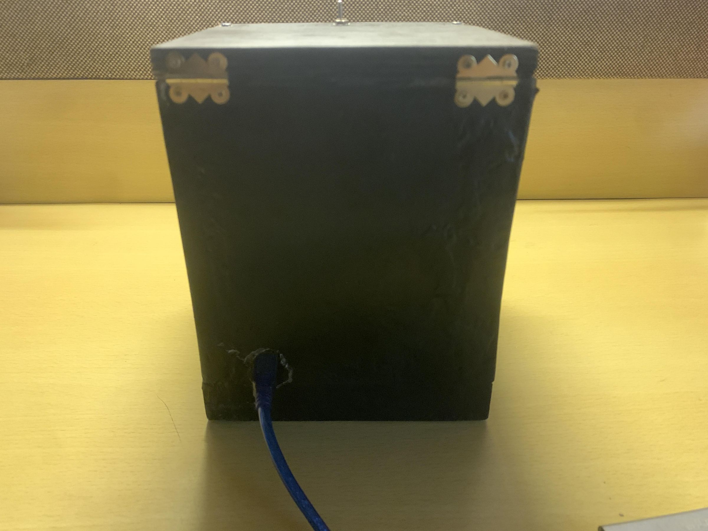 A Simply Useless Machine - USB Powered. : 5 Steps - Instructables