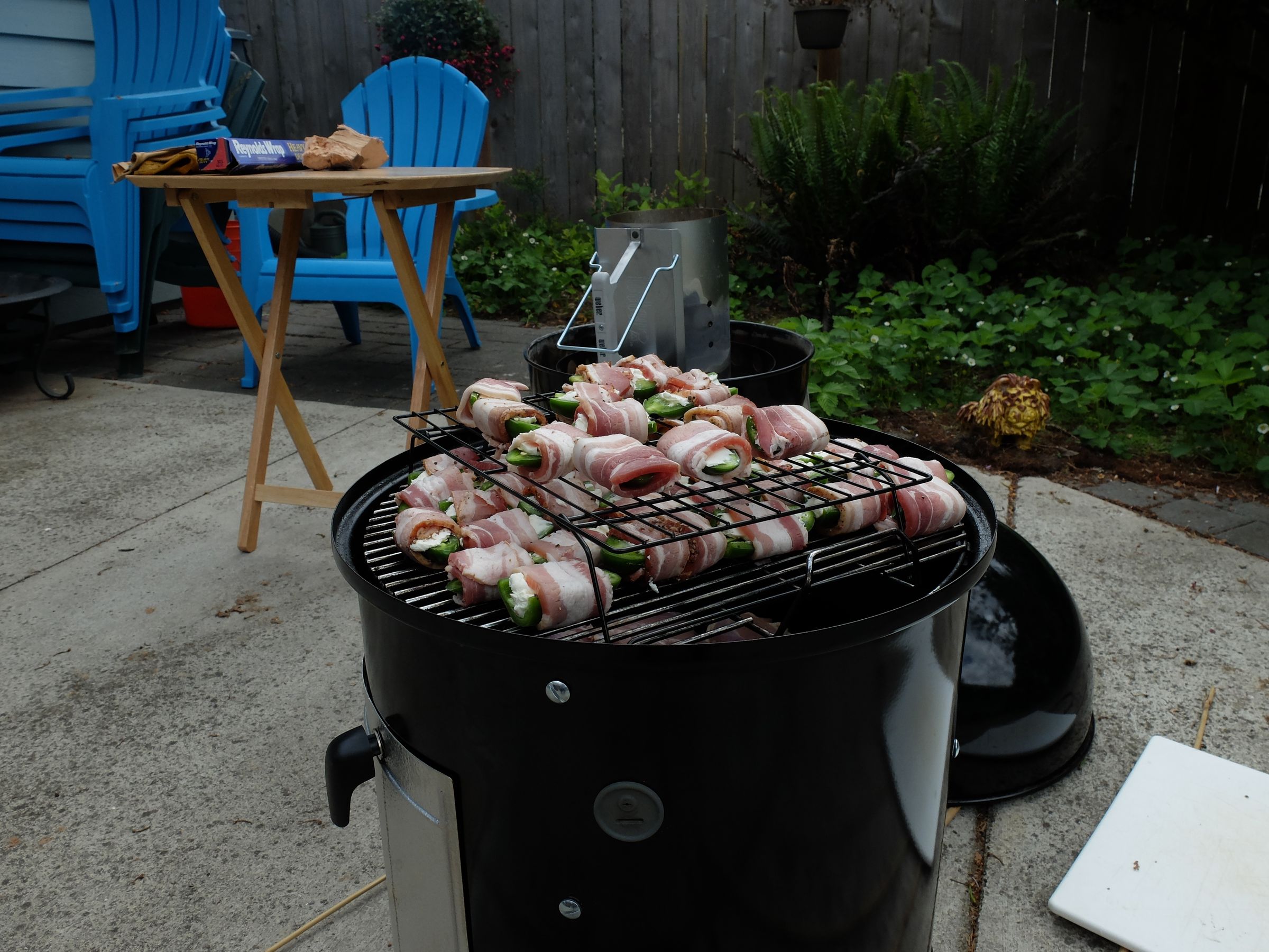 Making Smoked Jalapeño Poppers Wrapped in Bacon : 5 Steps (with ...