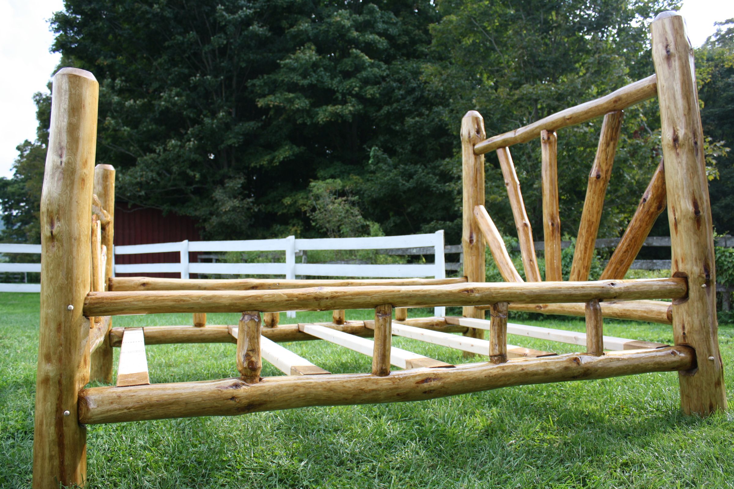 Rustic Bed Frame - Queen Size : 15 Steps (with Pictures) - Instructables