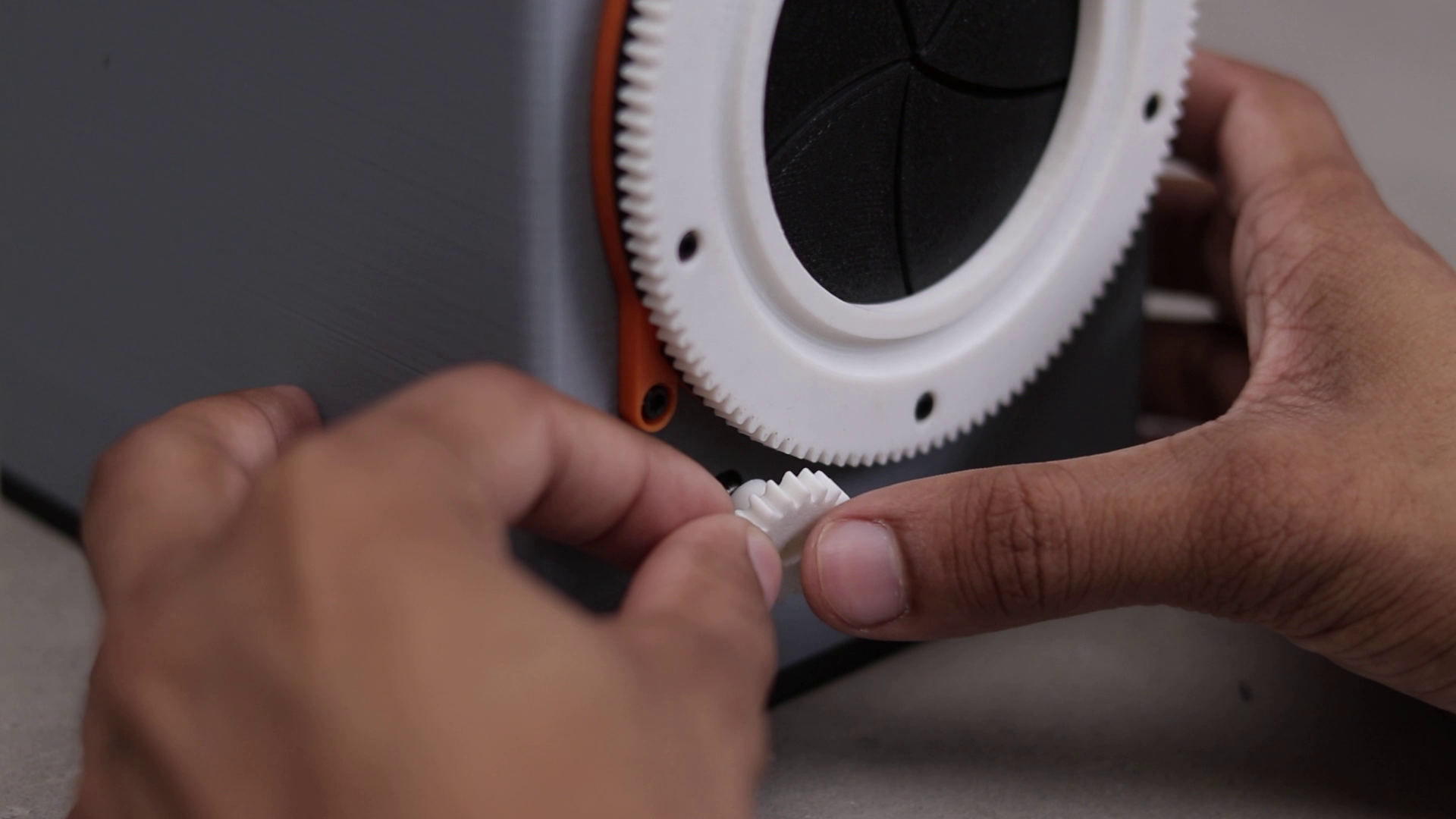 Smart Desk Dustbin With Futuristic Iris Lid : 10 Steps (with Pictures ...