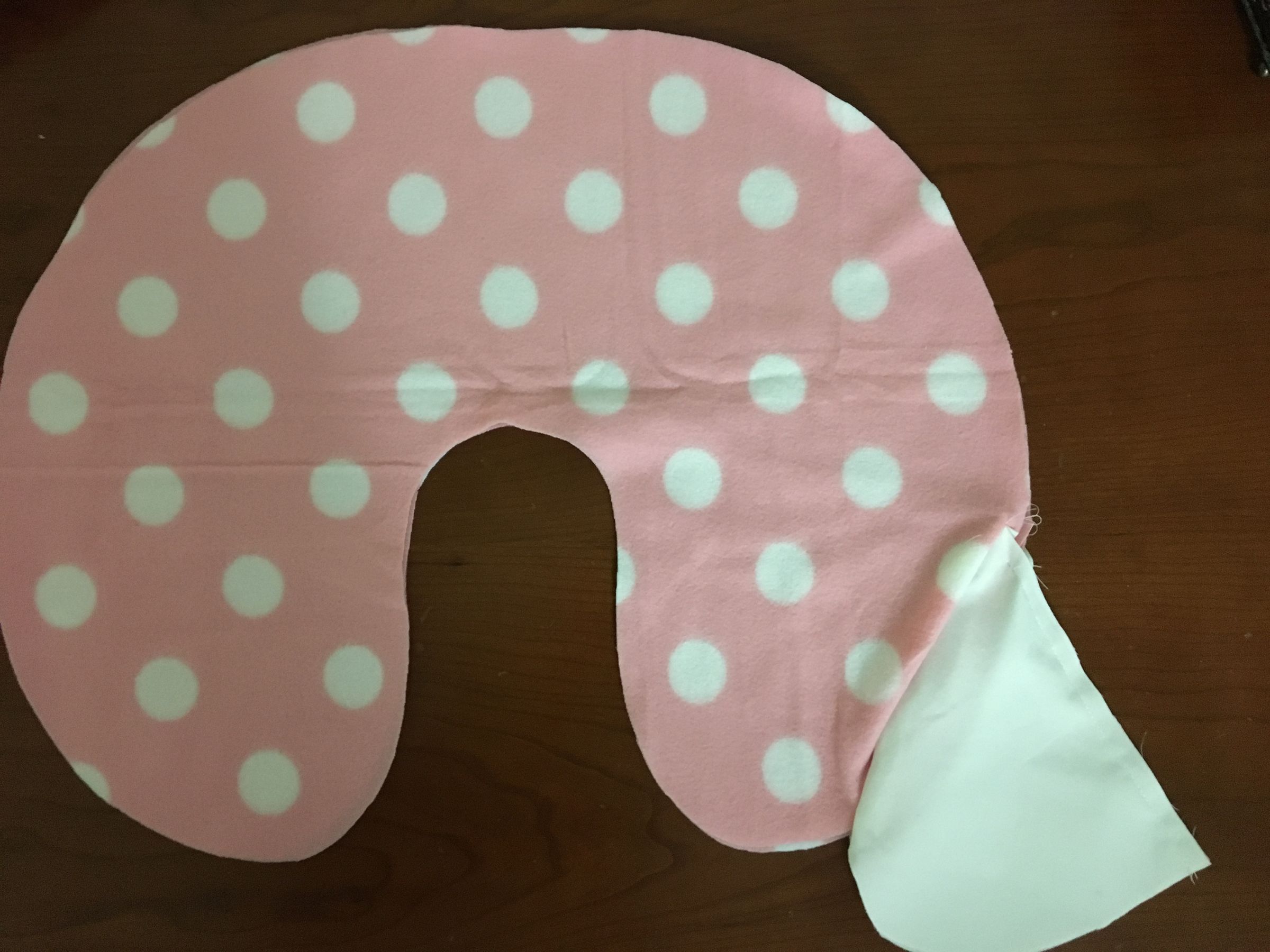 Travel Pillow With Pocket : 15 Steps (with Pictures) - Instructables