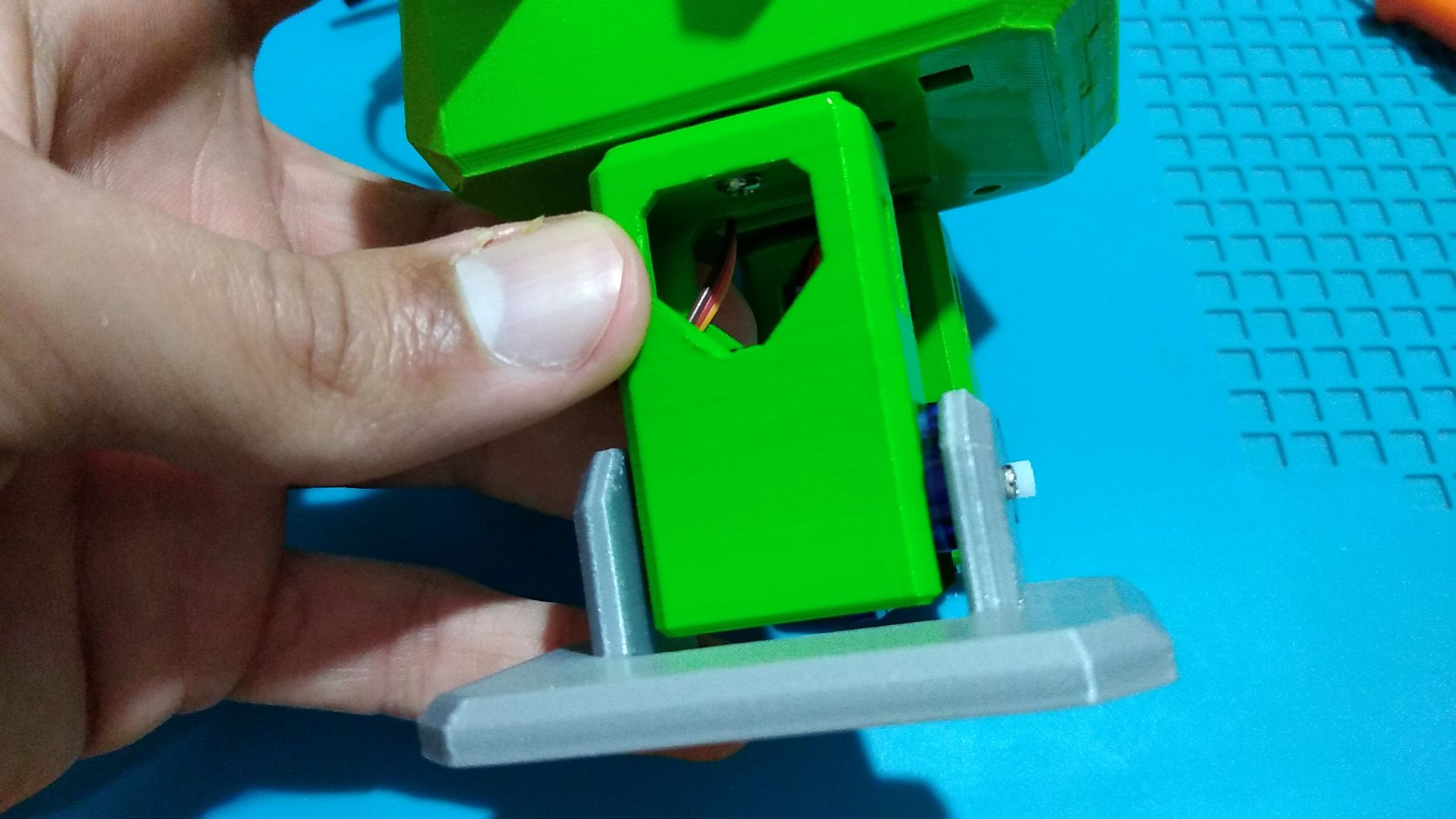 How to Make a Humanoid Robot : 8 Steps - Instructables