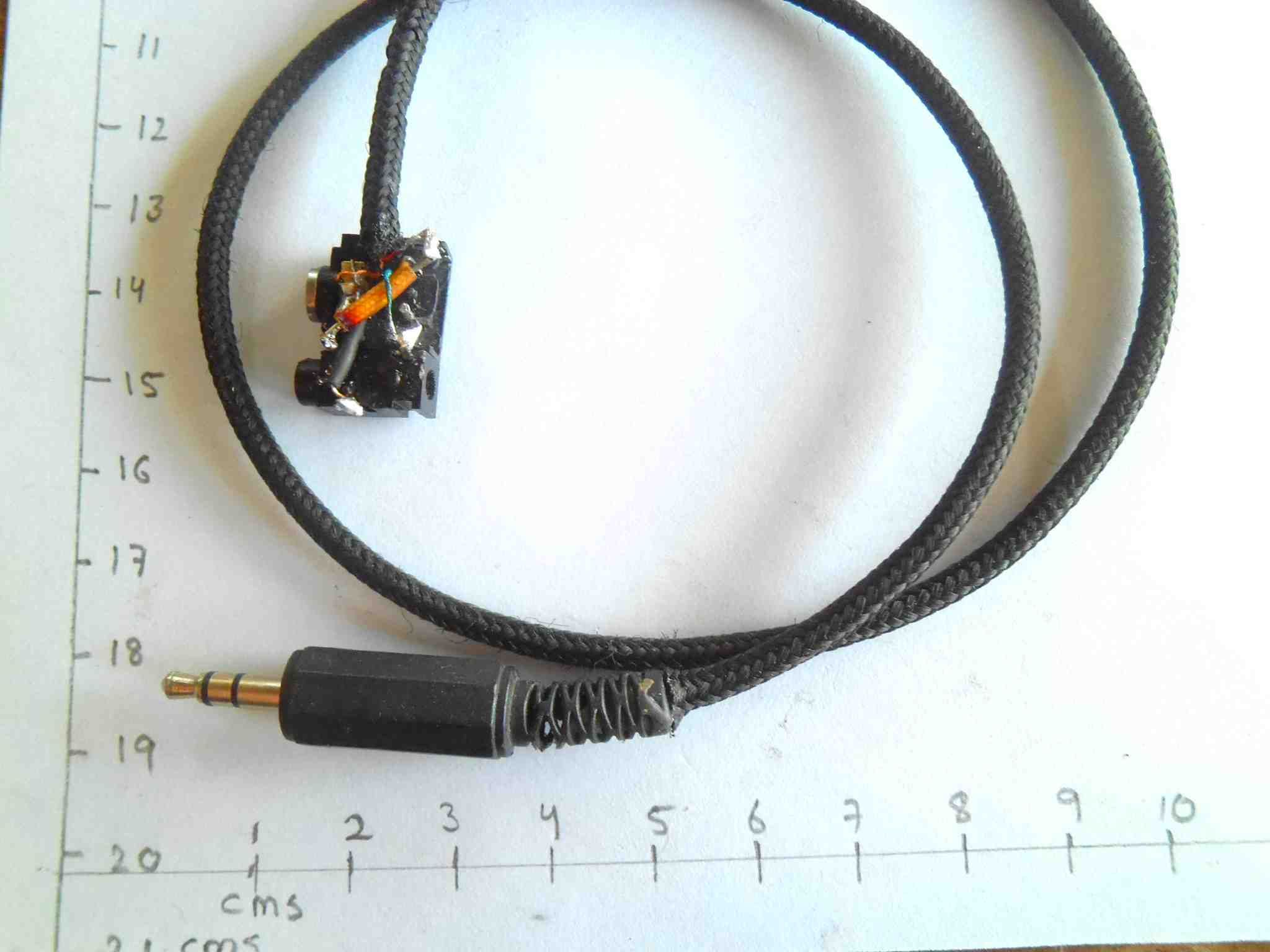 How to Make a Two Way Headphone Splliter! : 4 Steps - Instructables