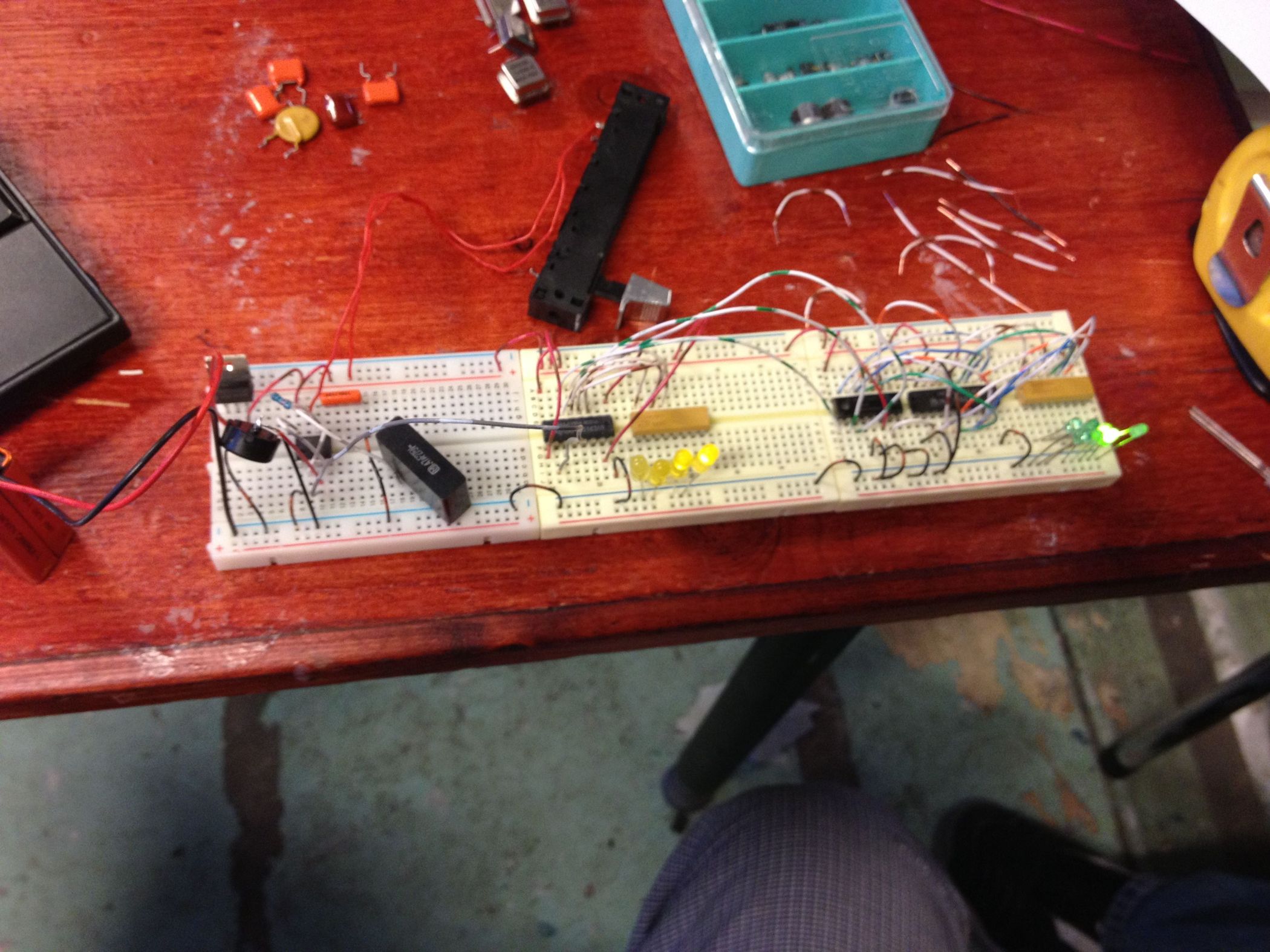 Running LEDs With 555, 74163, 74138 and 74240 : 4 Steps - Instructables