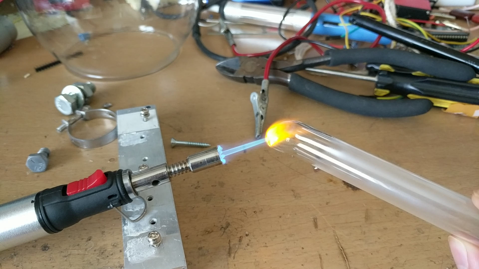 DIY Cathode Ray Tube: Interacting With Electrons : 12 Steps (with ...