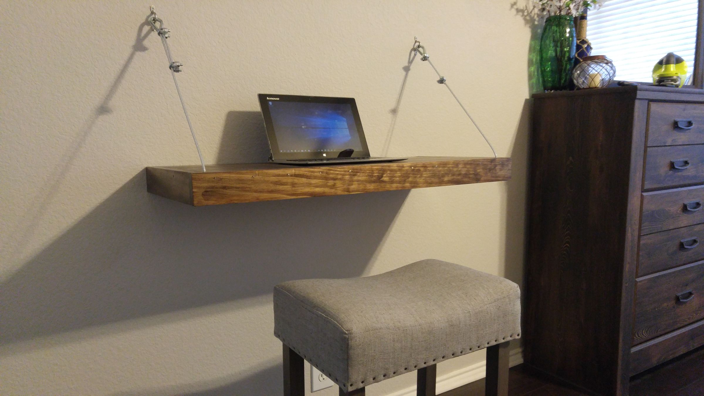Hanging Desk : 5 Steps (with Pictures) - Instructables