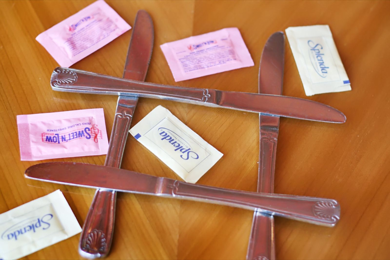 Play With Knives - Keep Kids Entertained at a Restaraunt - Instructables