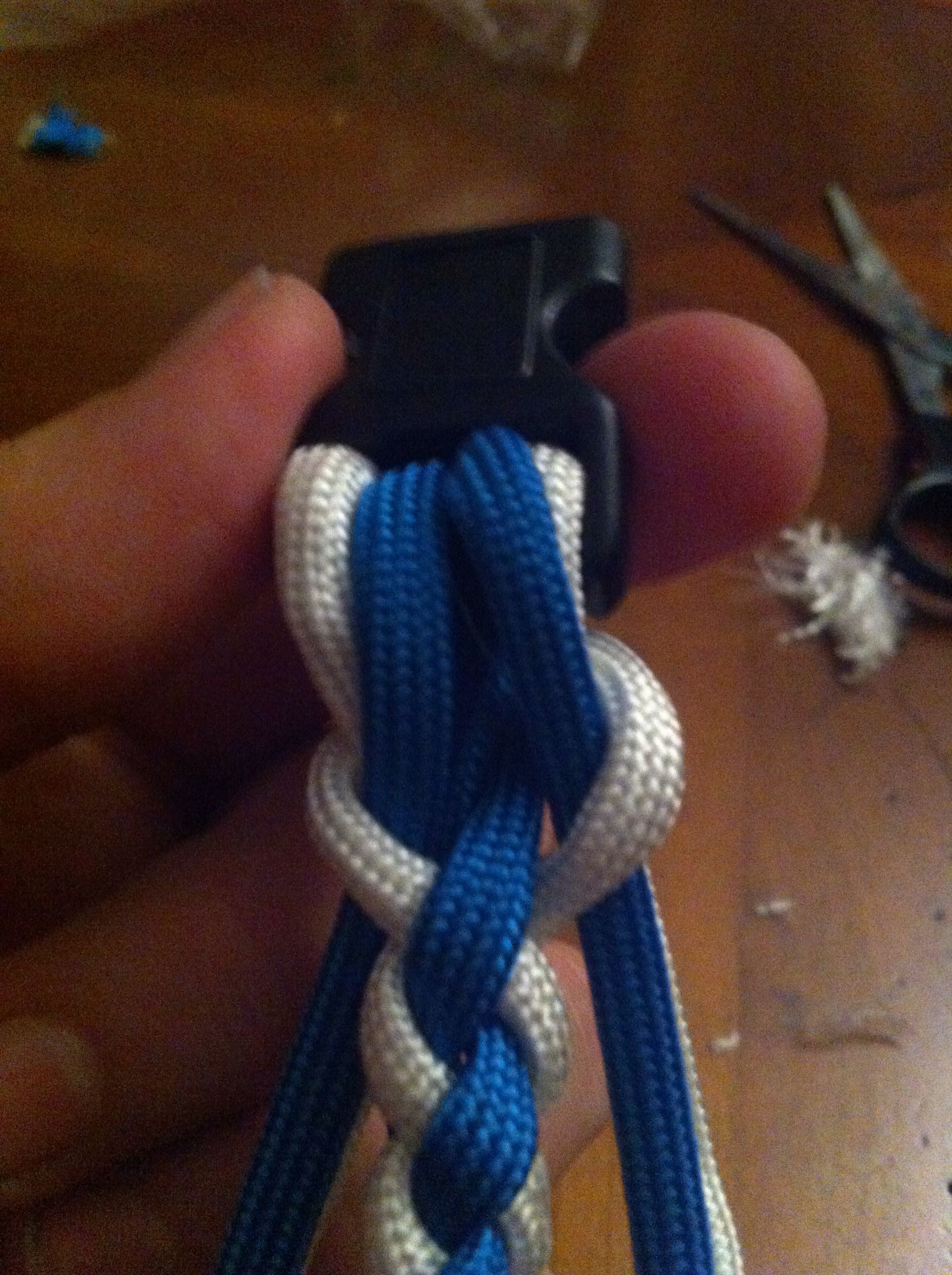Paracord 4-strand Round Braid : 4 Steps - Instructables