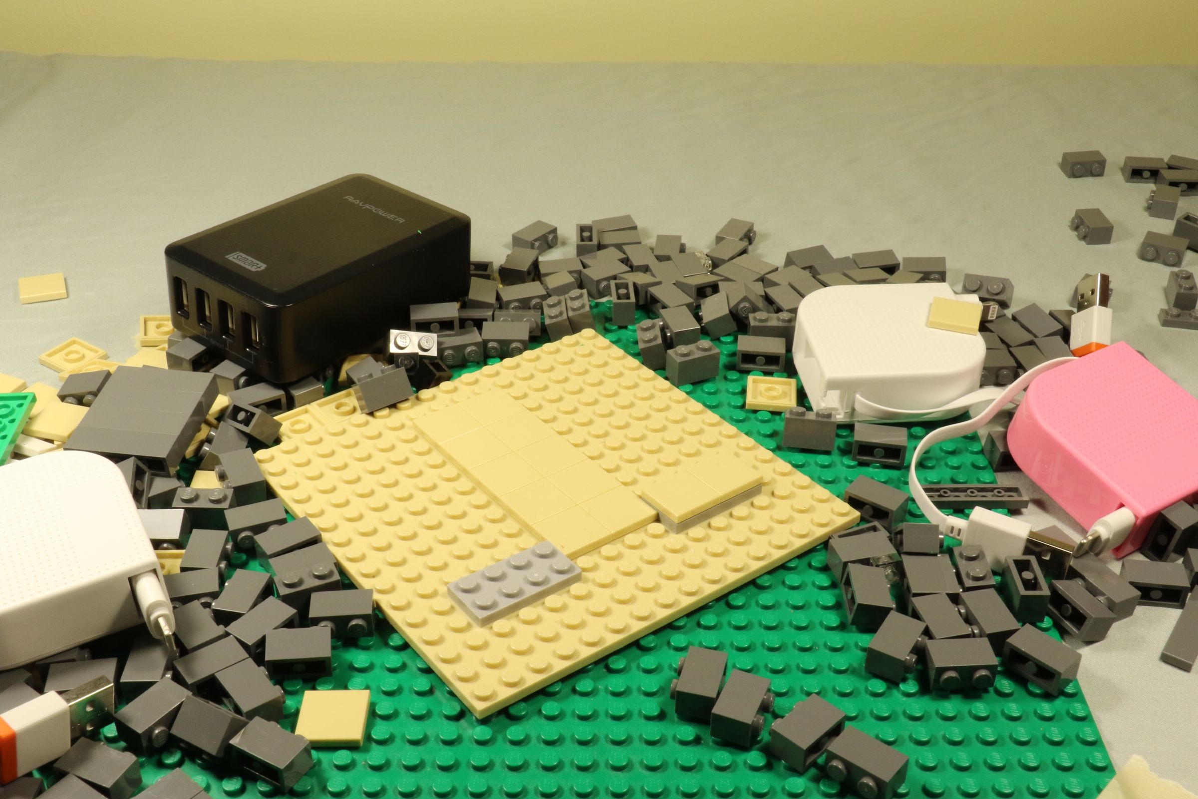 Lego Retractable Charging Station : 5 Steps (with Pictures) - Instructables