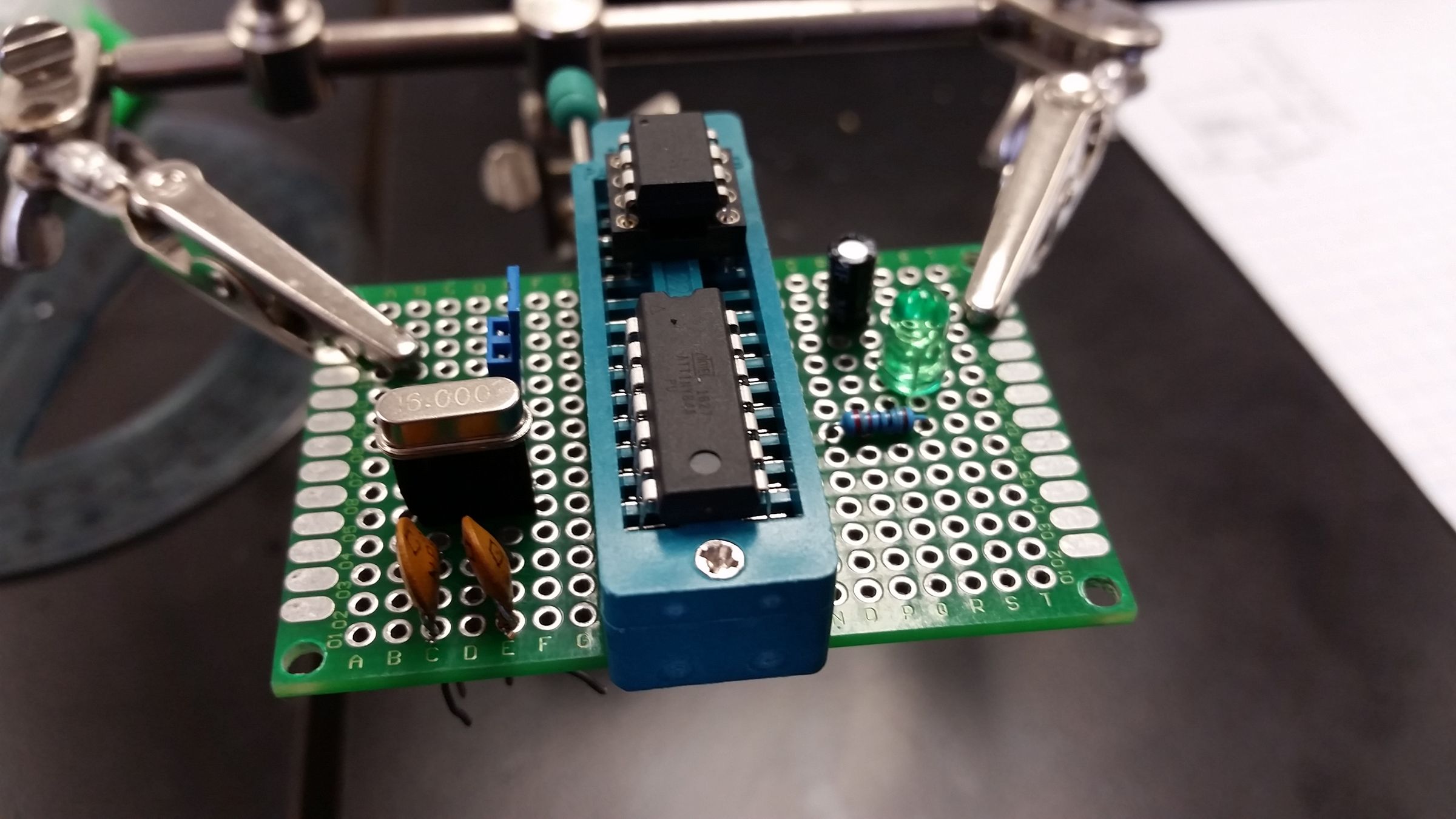 ZIF Attiny "Arduino As ISP" Programmer With External Clock : 11 Steps ...