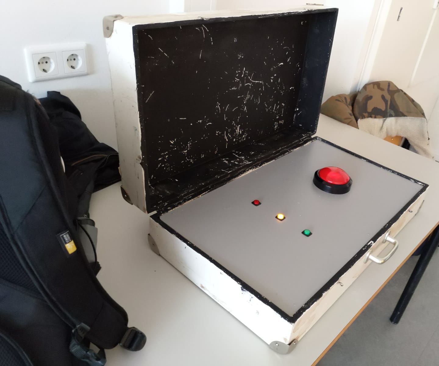 Magic Sound Suitcase : 6 Steps - Instructables