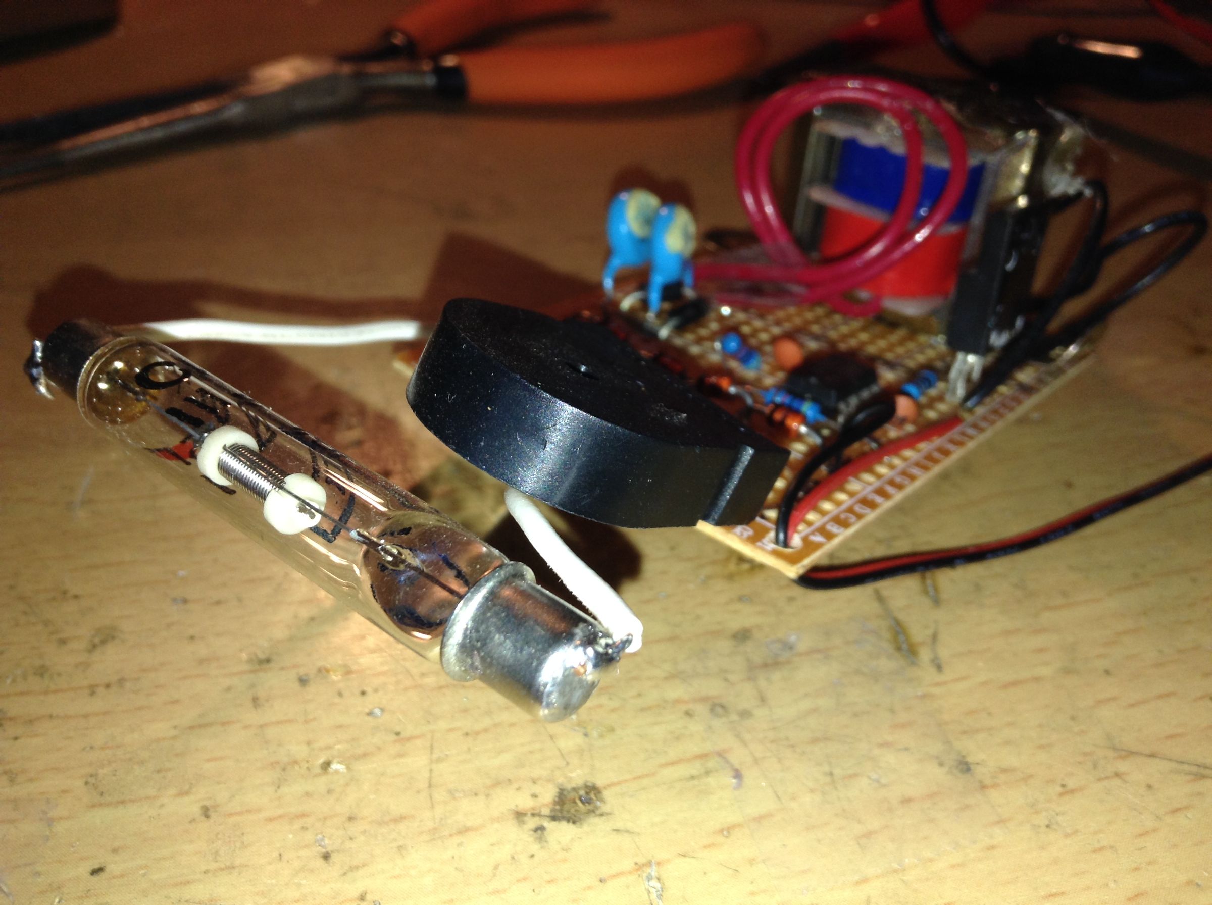 Simplest Geiger Counter : 7 Steps (with Pictures) - Instructables