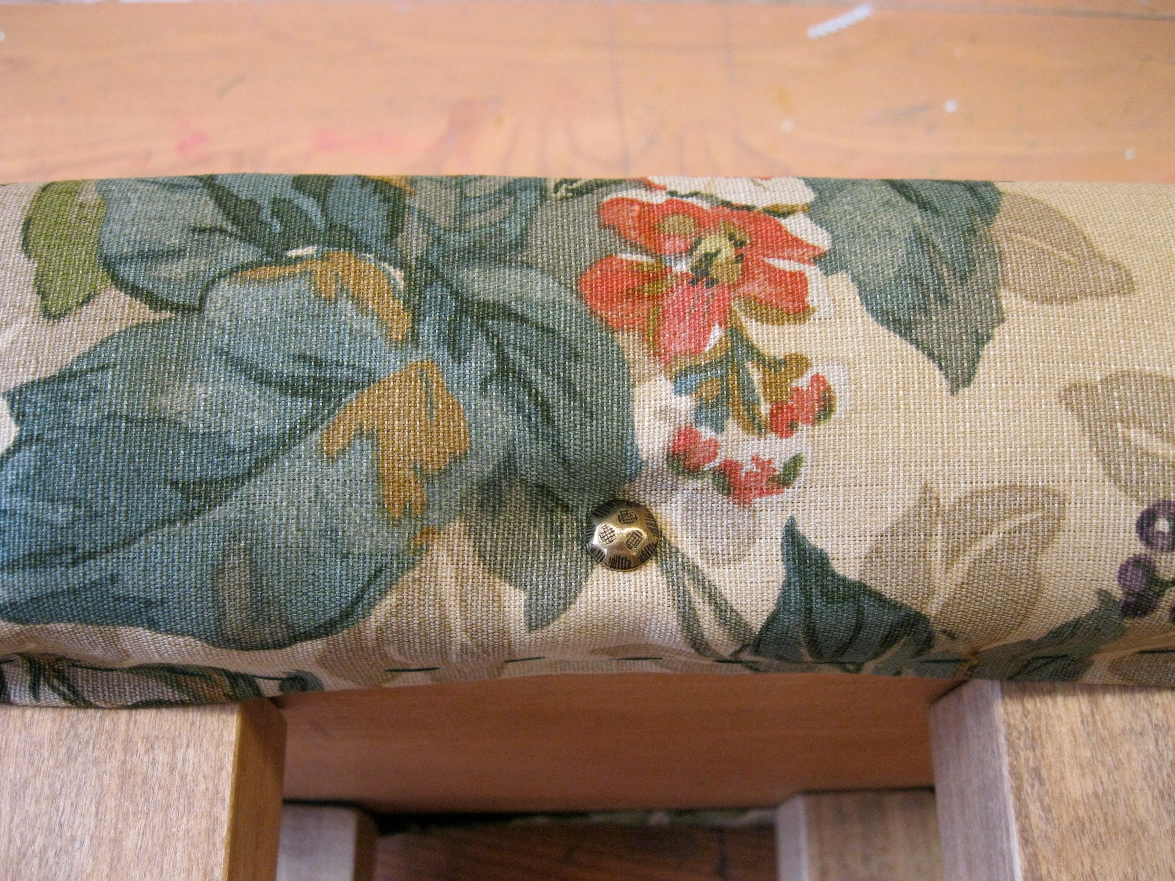 Hand Made FOOT STOOL : 20 Steps (with Pictures) - Instructables