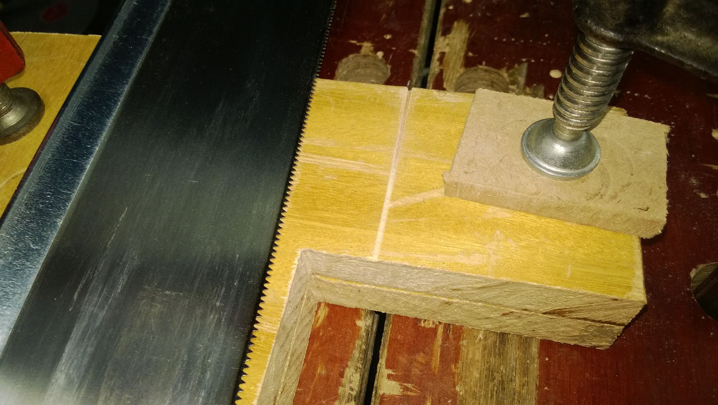 Variable-width Mitre Box : 4 Steps - Instructables