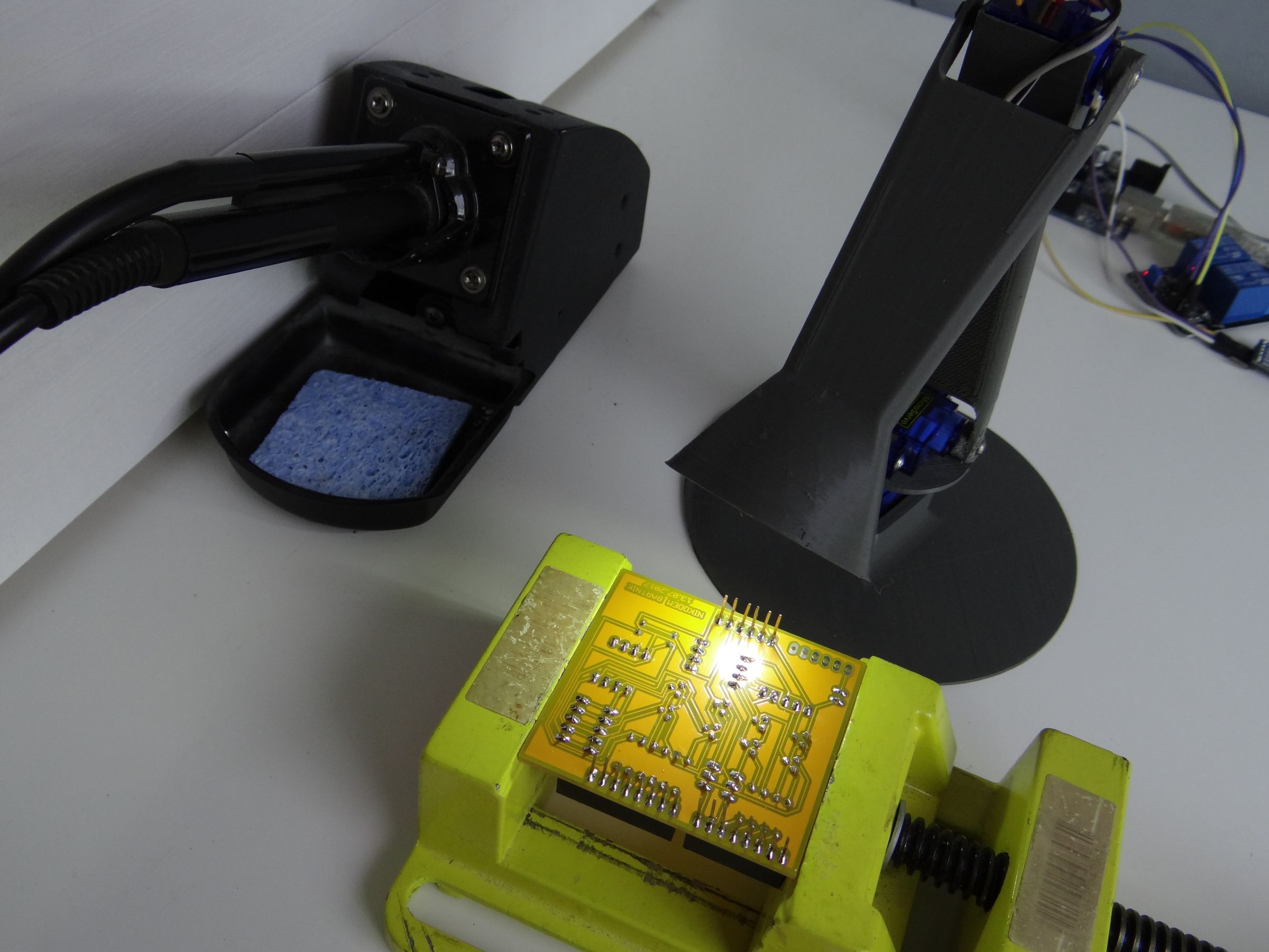 Bluetooth Voice Controlled Moving Lamp : 16 Steps (with Pictures ...