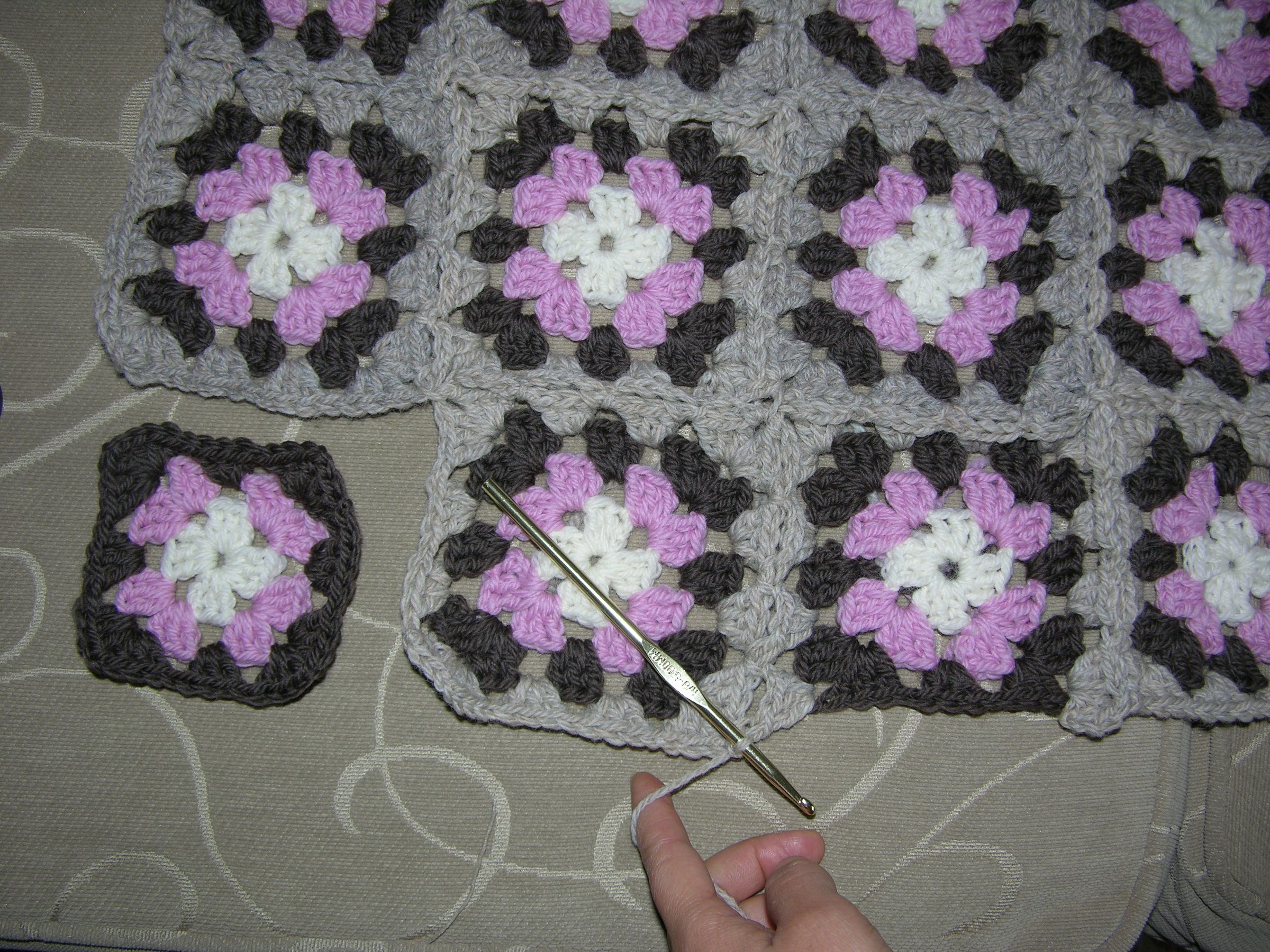 Traditional Granny Square Bedspread : 20 Steps (with Pictures ...
