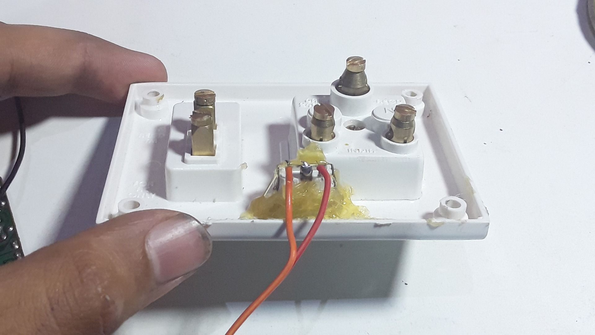 Usb Wall Outlet Hack : 9 Steps (with Pictures) - Instructables