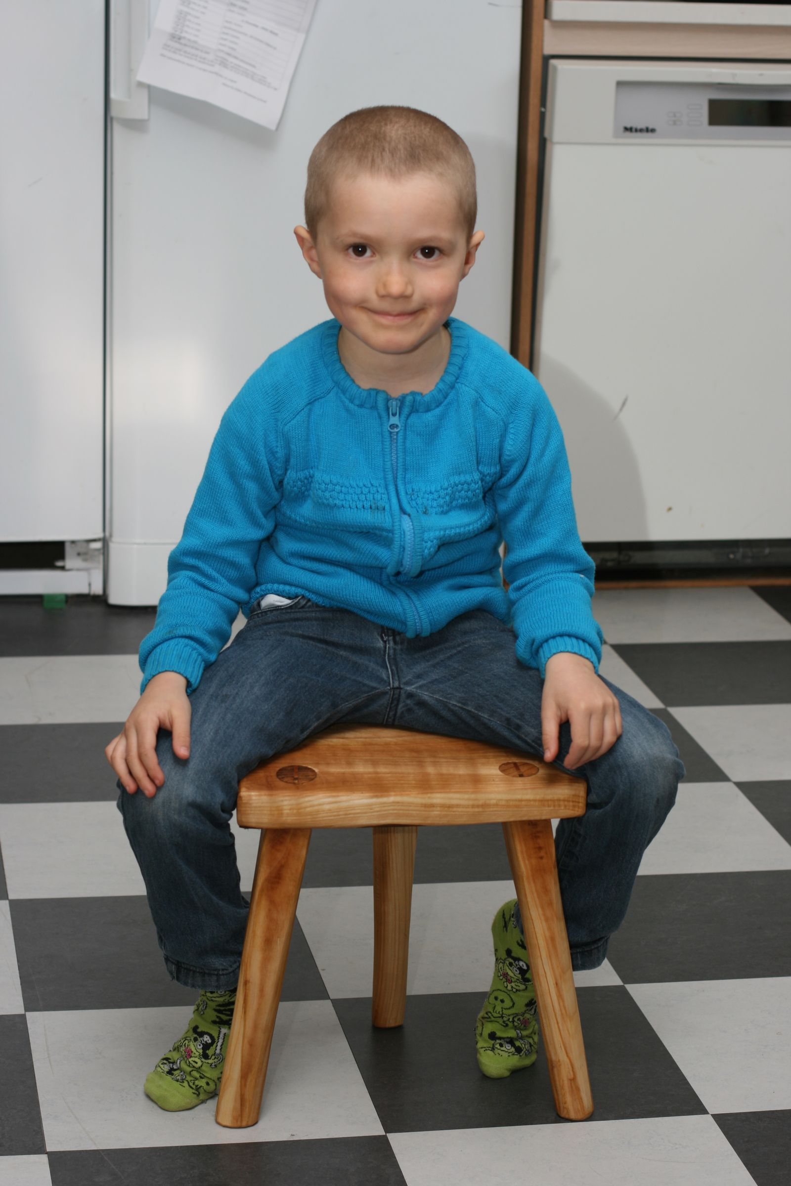 Make a Real Viking Stool : 6 Steps (with Pictures) - Instructables