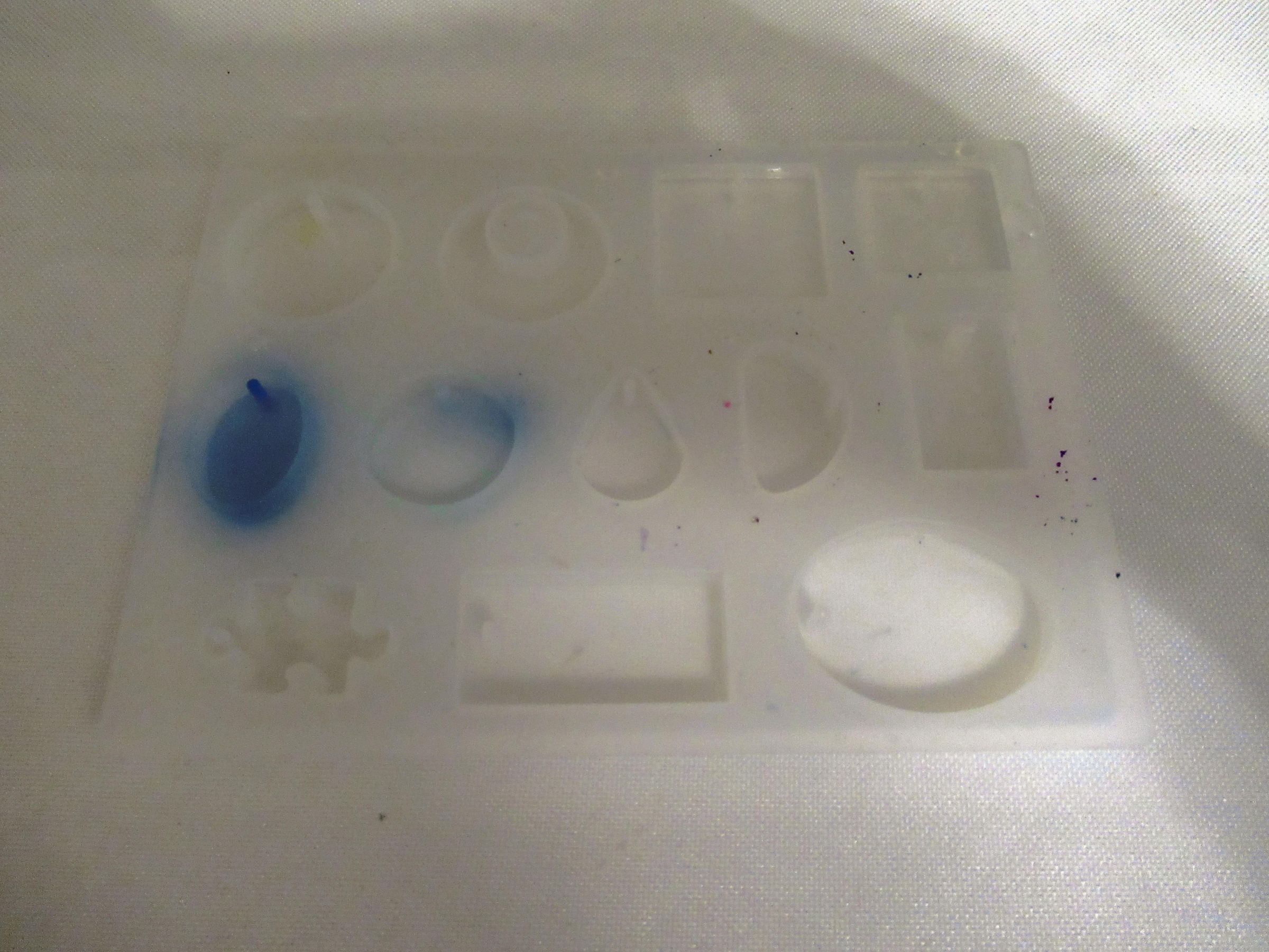 RECODE RESIGN JEWELRY : 11 Steps (with Pictures) - Instructables