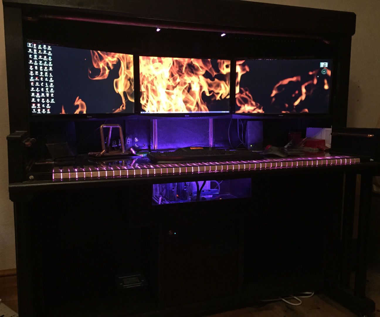 Computer Desk ( That Thinks Its a Piano) : 6 Steps (with Pictures ...