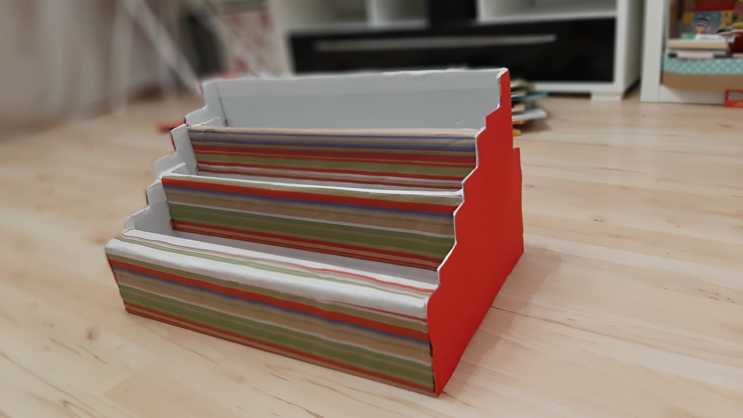 Kids Bookshelf From Cardboard : 6 Steps - Instructables