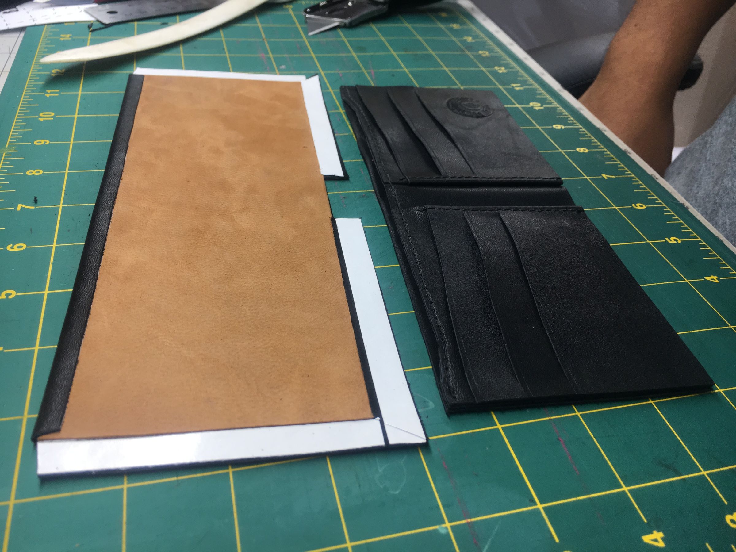 BIFOLD WALLET : 17 Steps (with Pictures) - Instructables