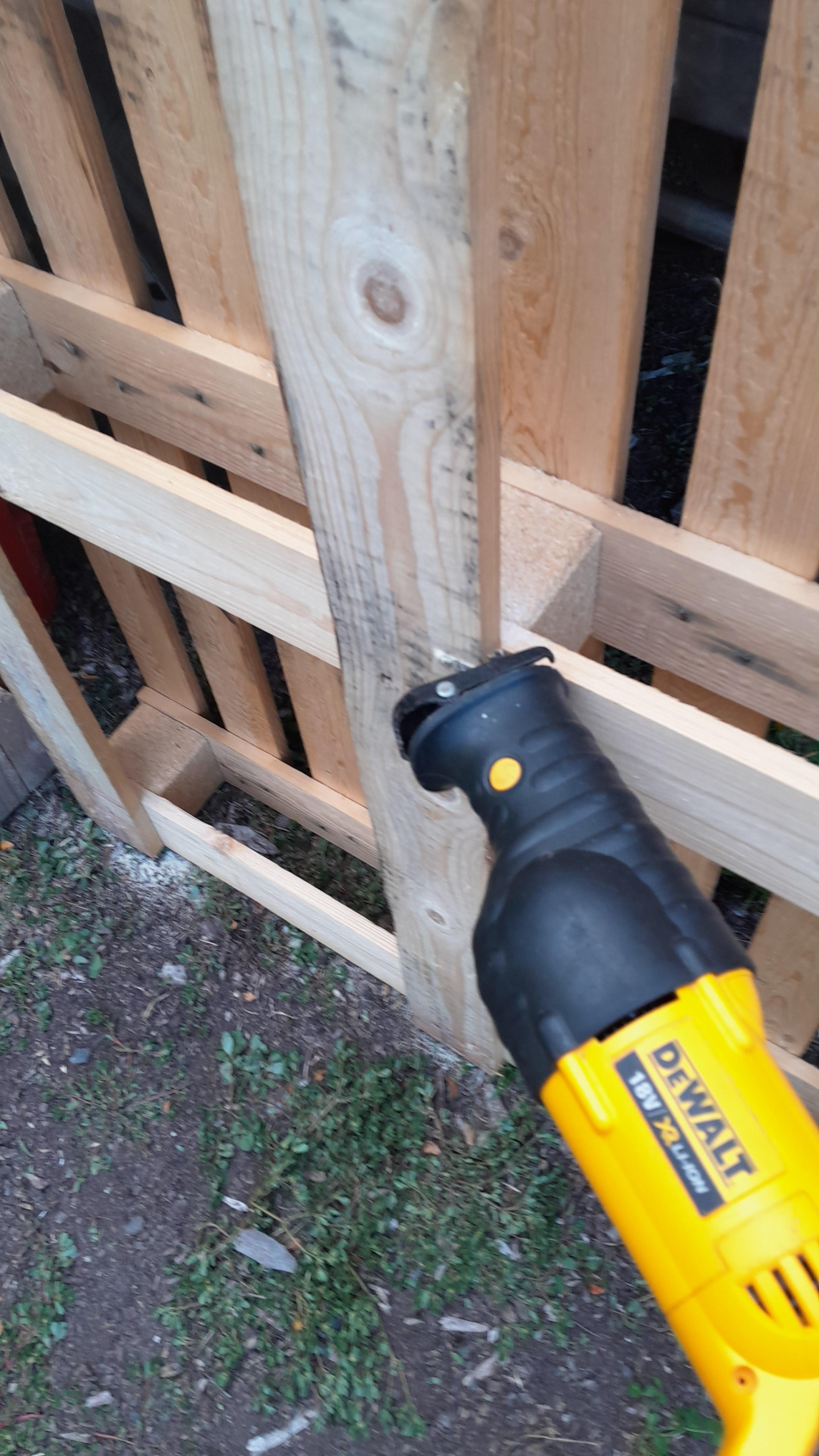 DIY Pallet and Chainsaw Mulching Rack - for Easy Vegetation Shredding ...