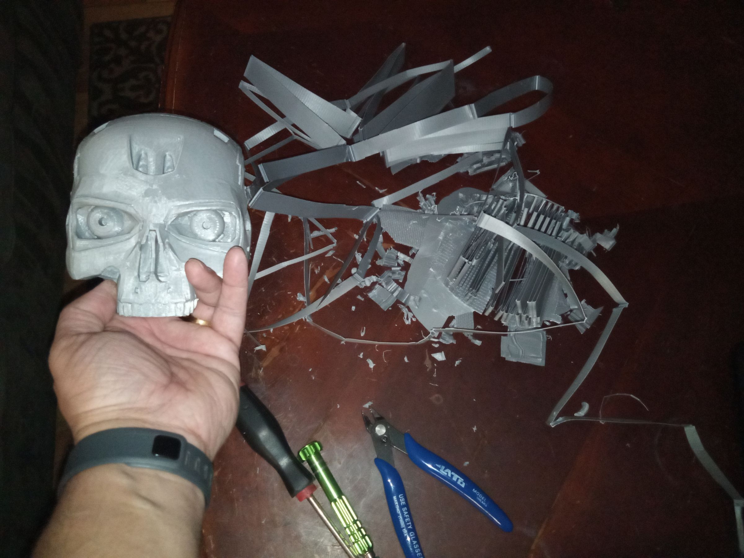 The Glowing Eyes Terminator T-800 Exoskull From Thingiverse : 7 Steps ...