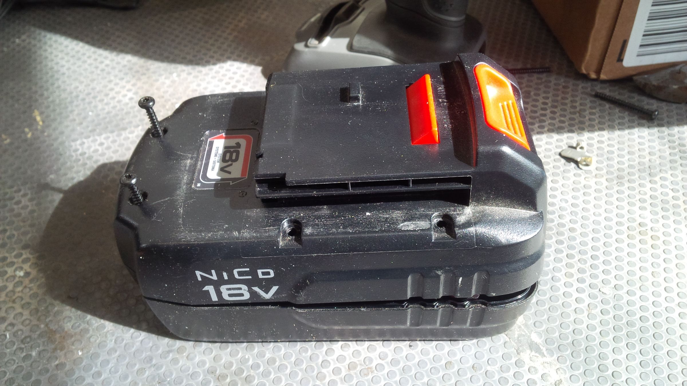 Bosch to Porter Cable 18V Battery Adapter : 8 Steps - Instructables