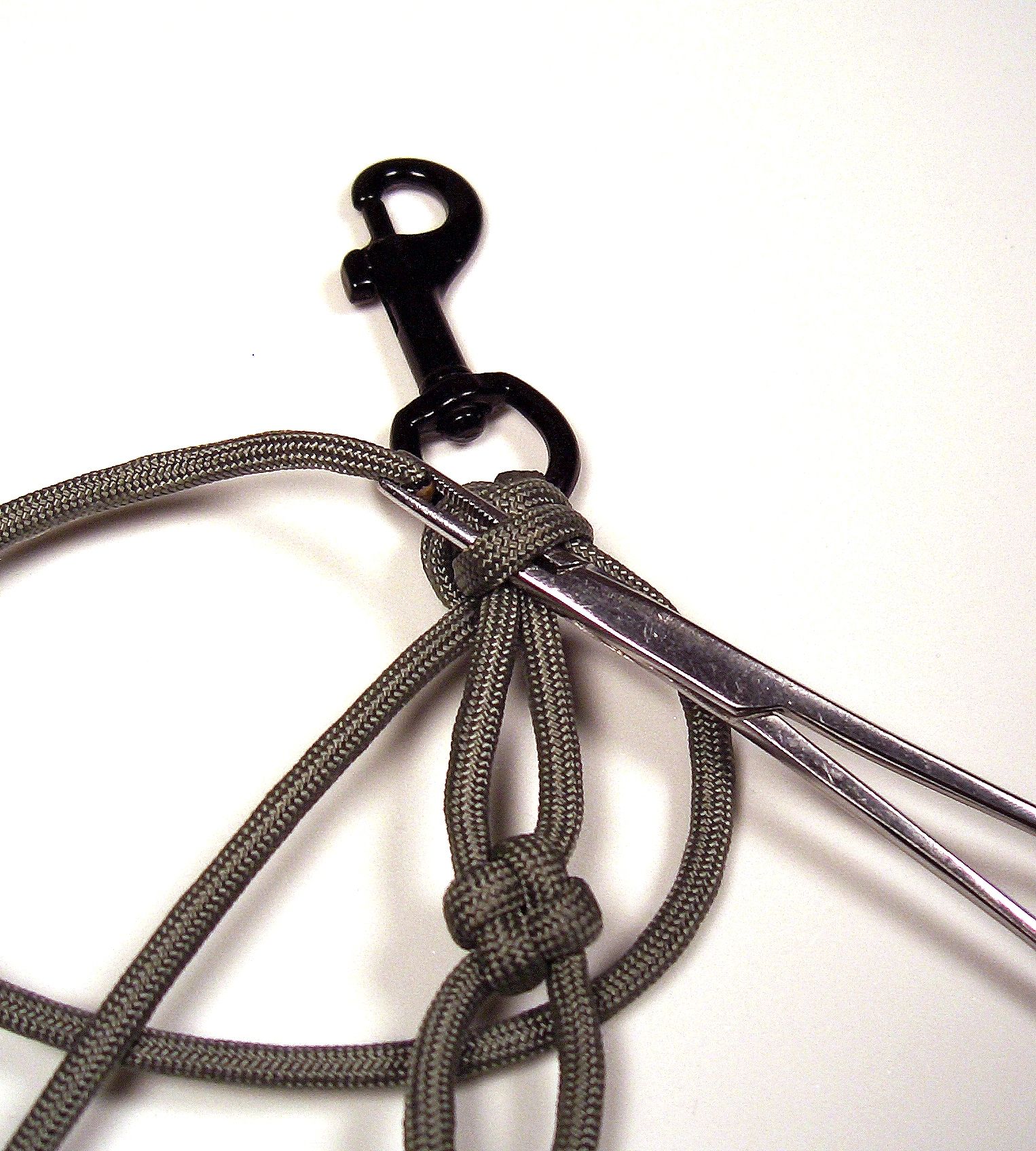 Cross Knot Paracord Lanyard : 13 Steps (with Pictures) - Instructables