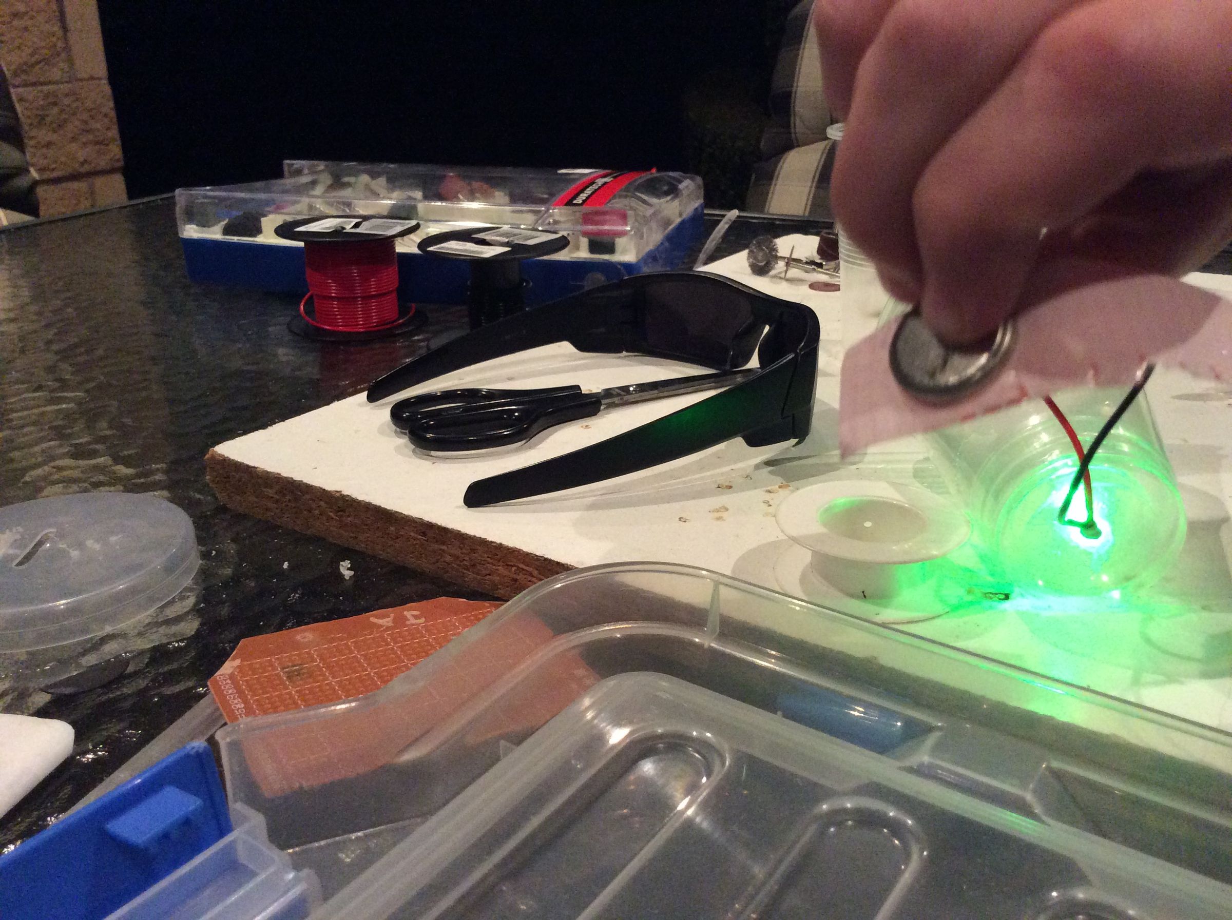 HOW TO MAKE a GLOWING GLASS! : 4 Steps - Instructables
