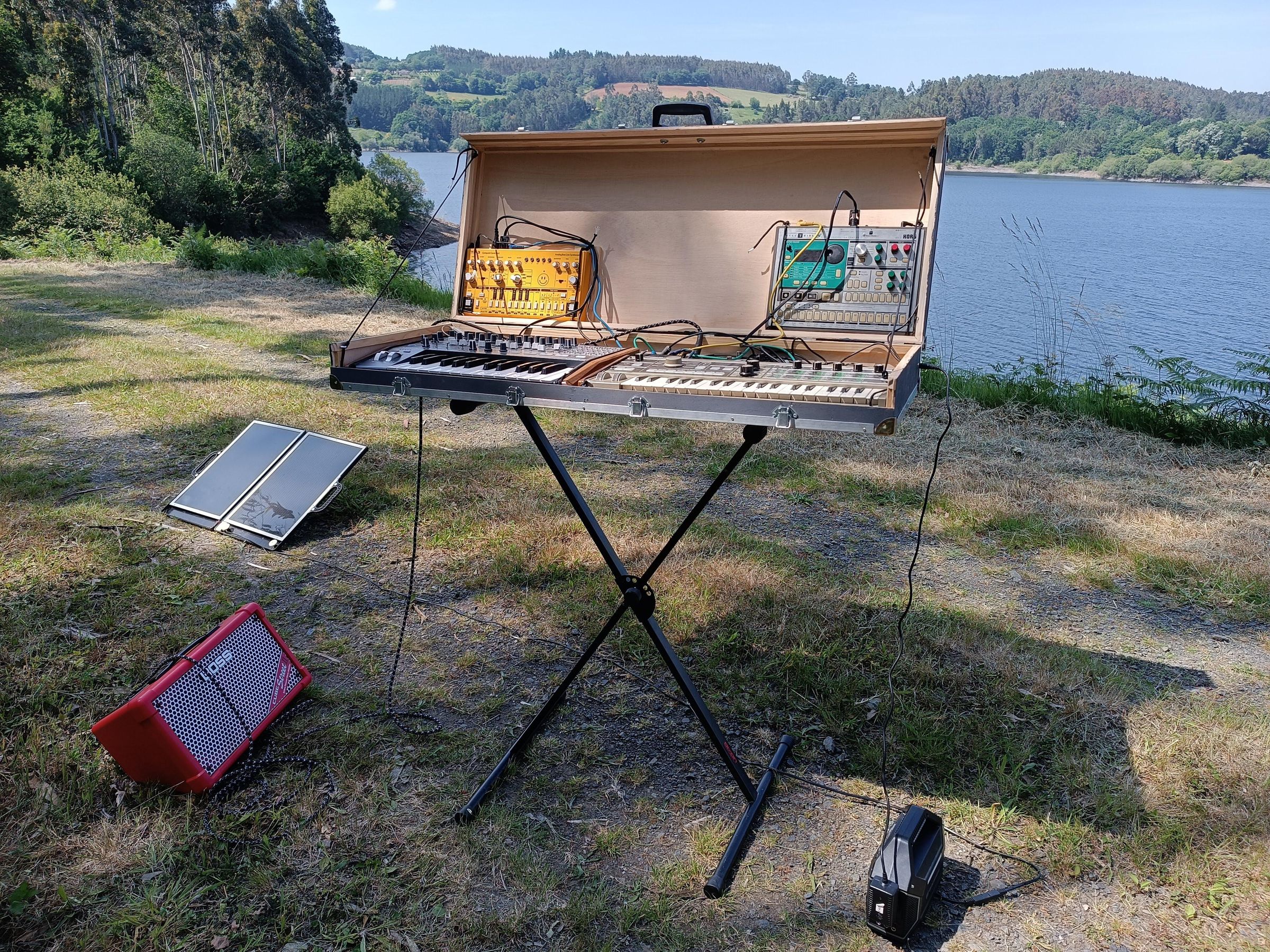 Busking Synth Case Full Portable Autonomous Setup : 9 Steps (with ...