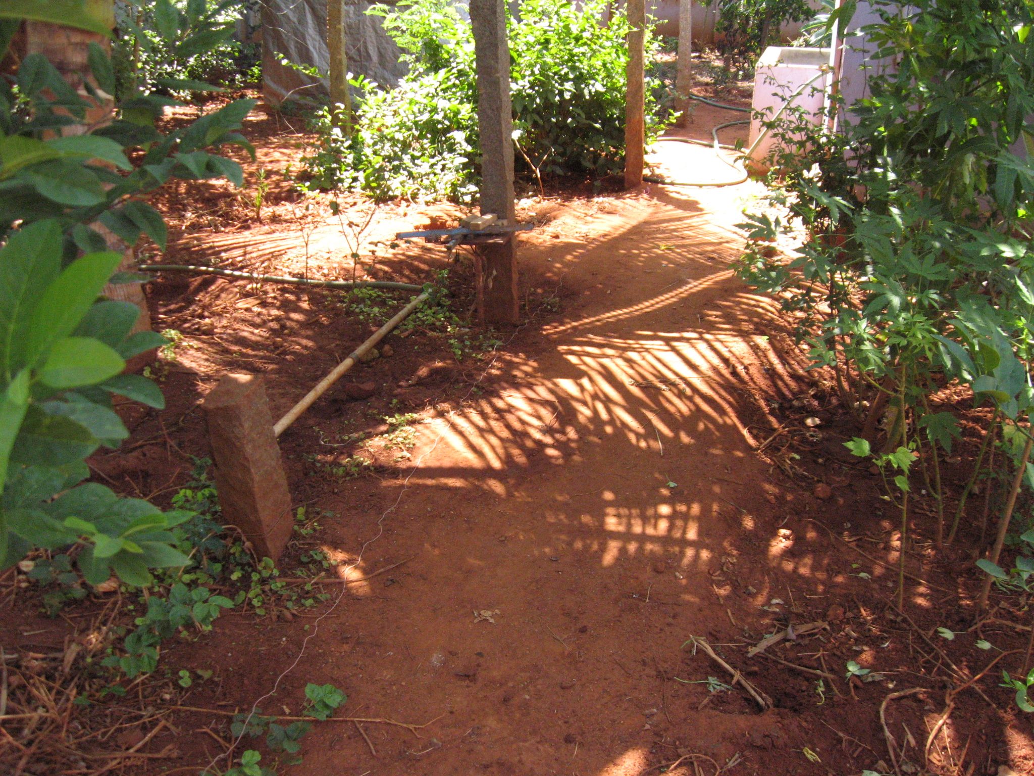 Home Improvement : Constructing a Paved Footpath in the Kitchen Garden ...