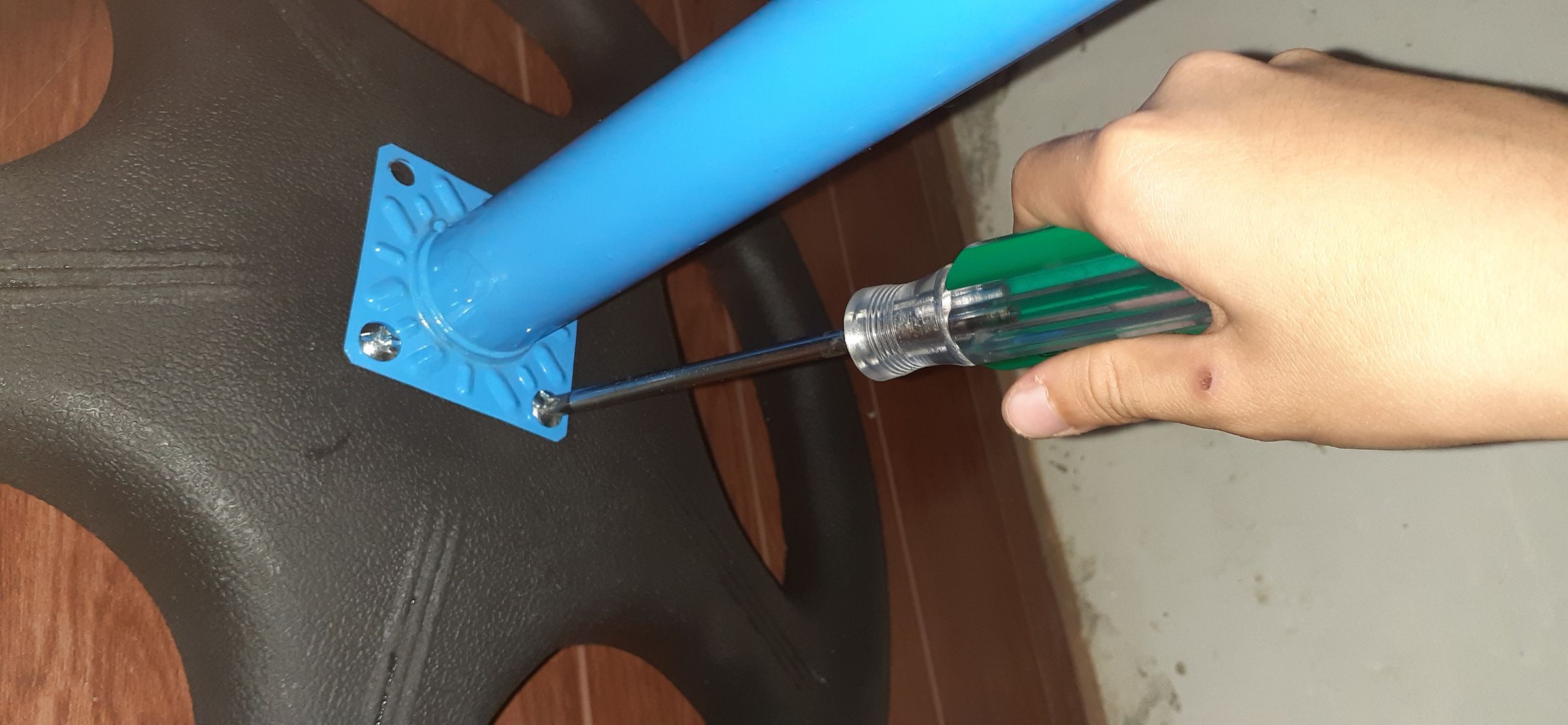 How to Assemble a Pedestal Electric Fan? : 12 Steps - Instructables