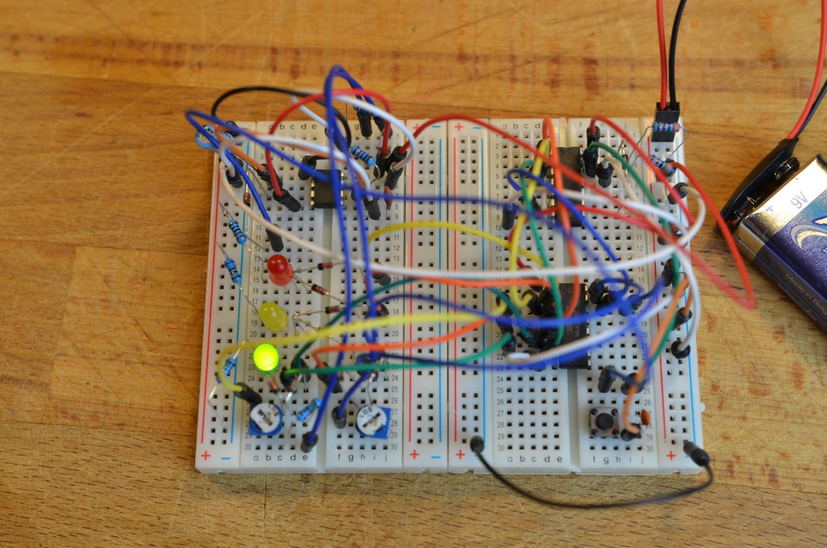 Traffic Light Without Arduino : 5 Steps - Instructables
