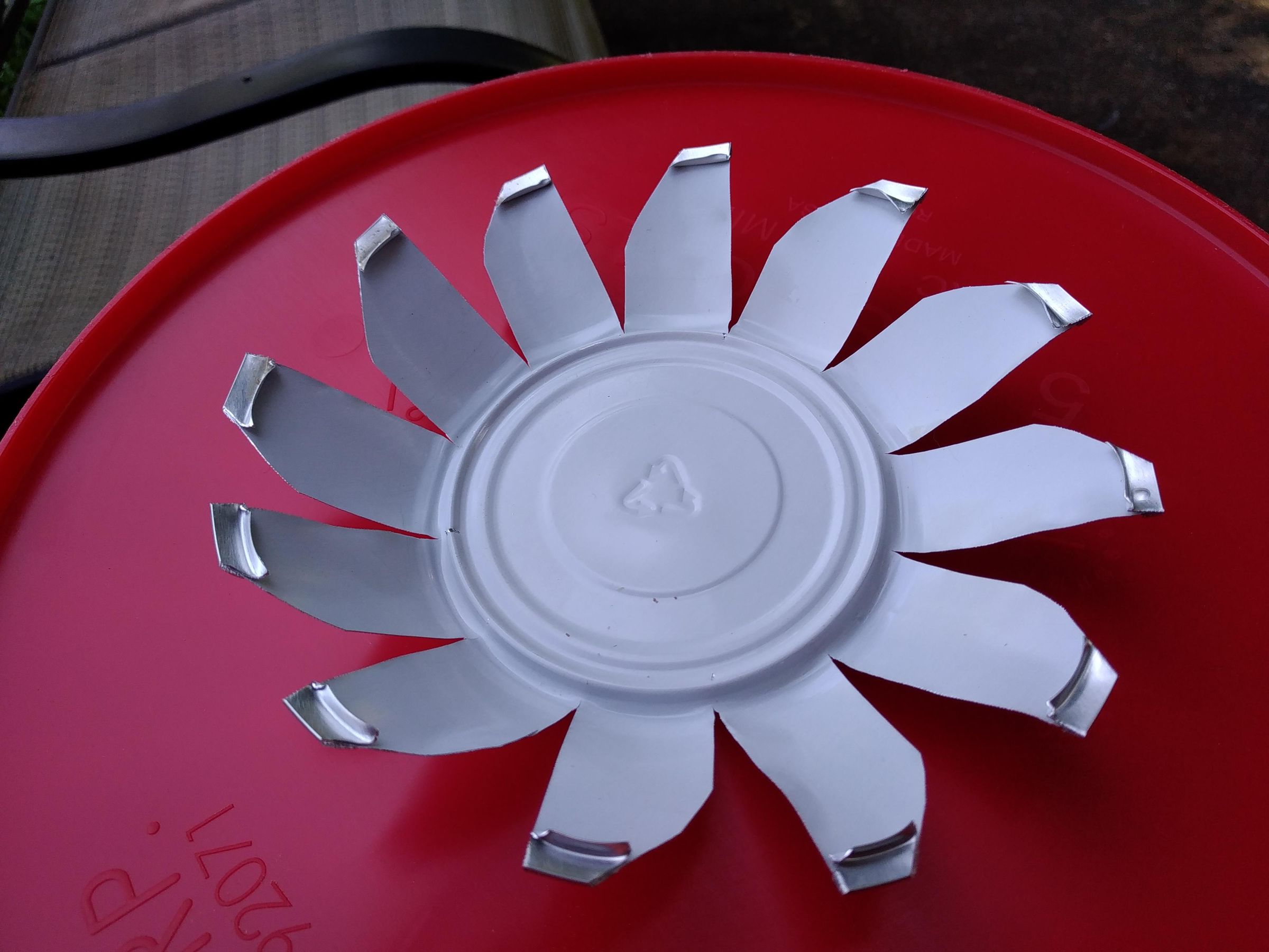 Cat Food Can Sunflowers : 11 Steps (with Pictures) - Instructables