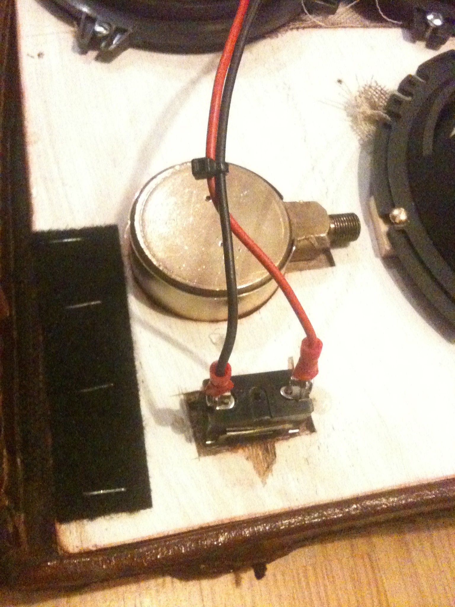 Swingin' Vintage Suitcase Stereo : 8 Steps (with Pictures) - Instructables