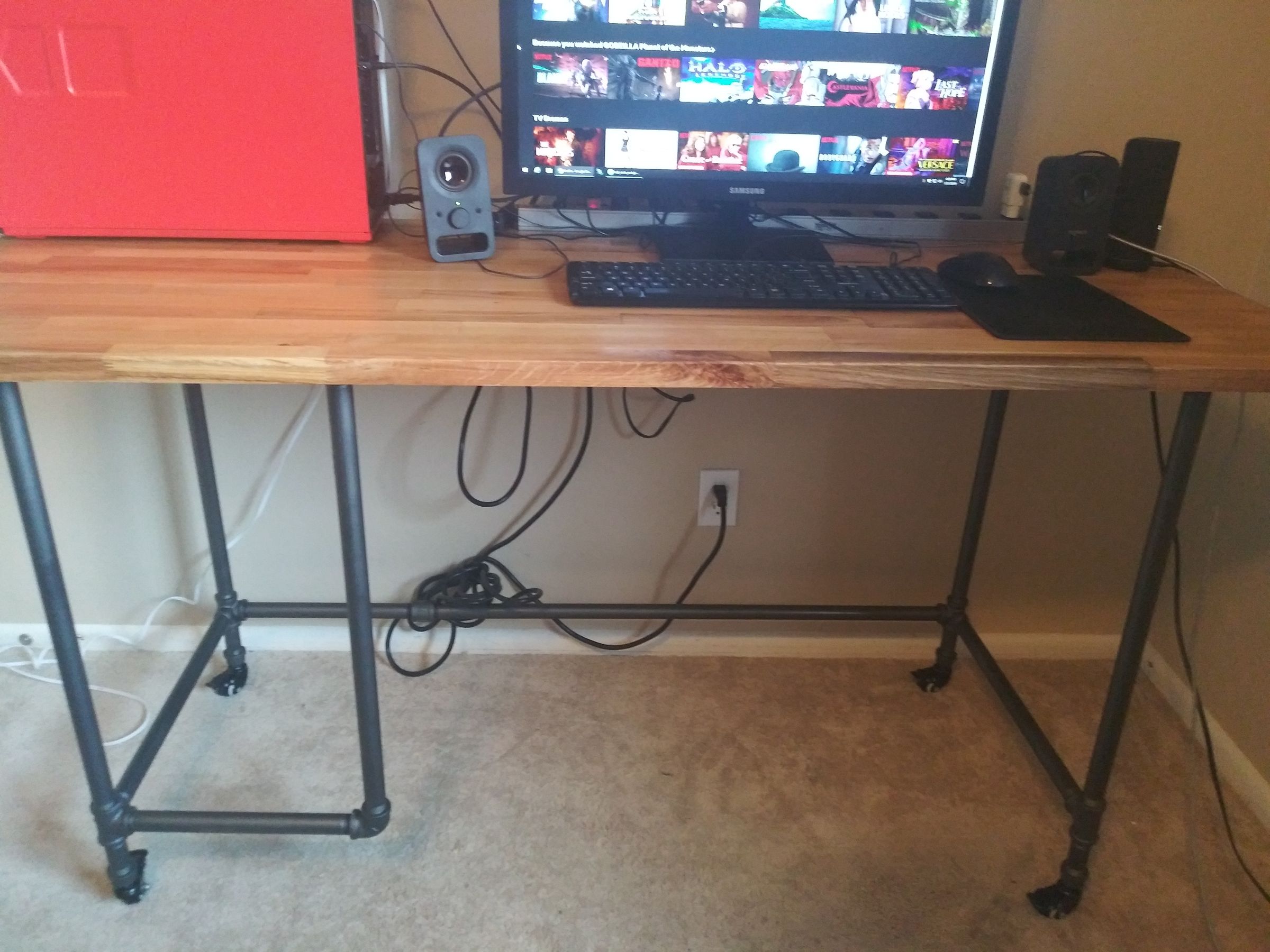 Industrial Computer Desk : 5 Steps - Instructables