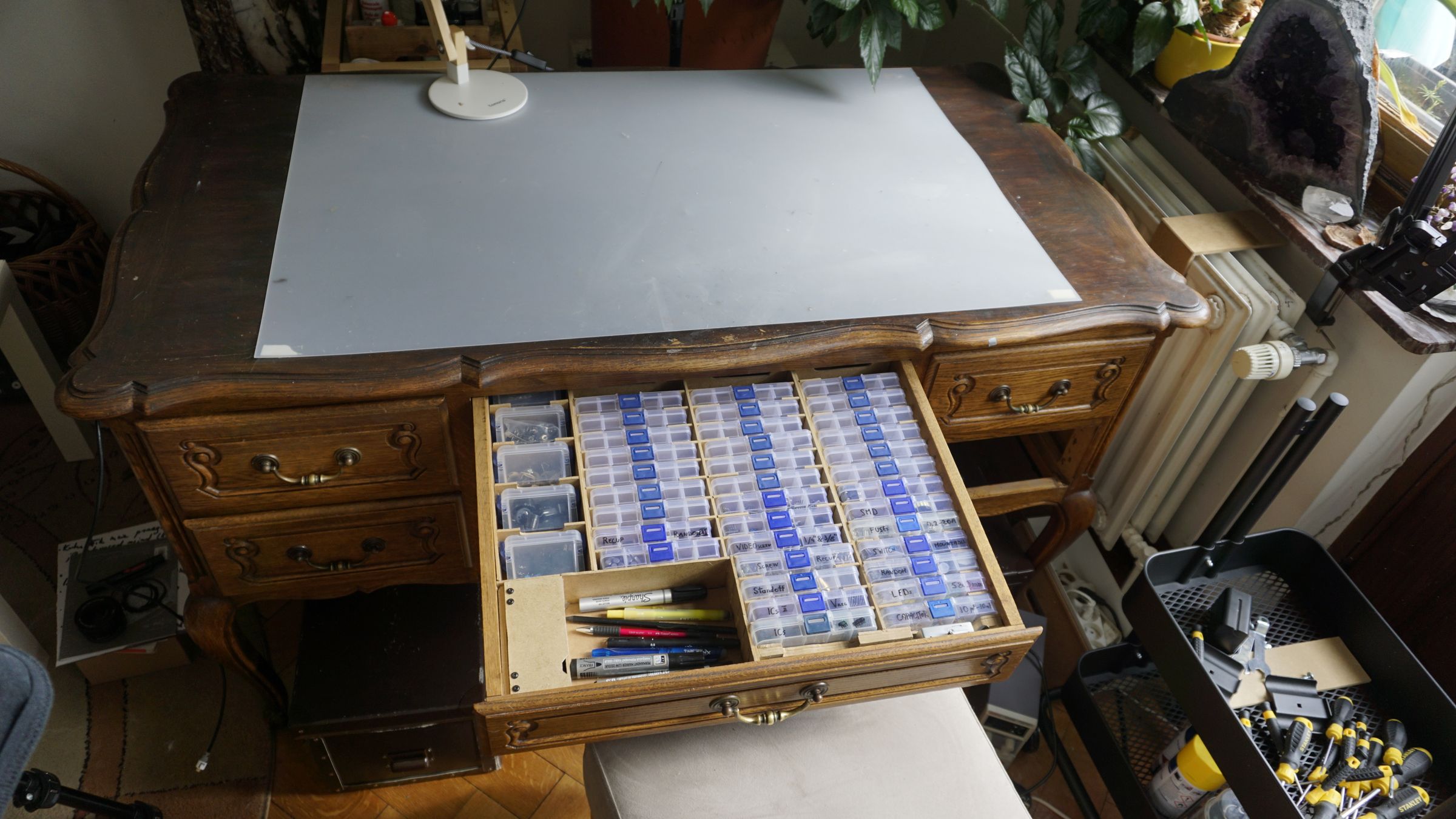 The Sleeper Electronic Components Organizer Desk : 10 Steps (with ...