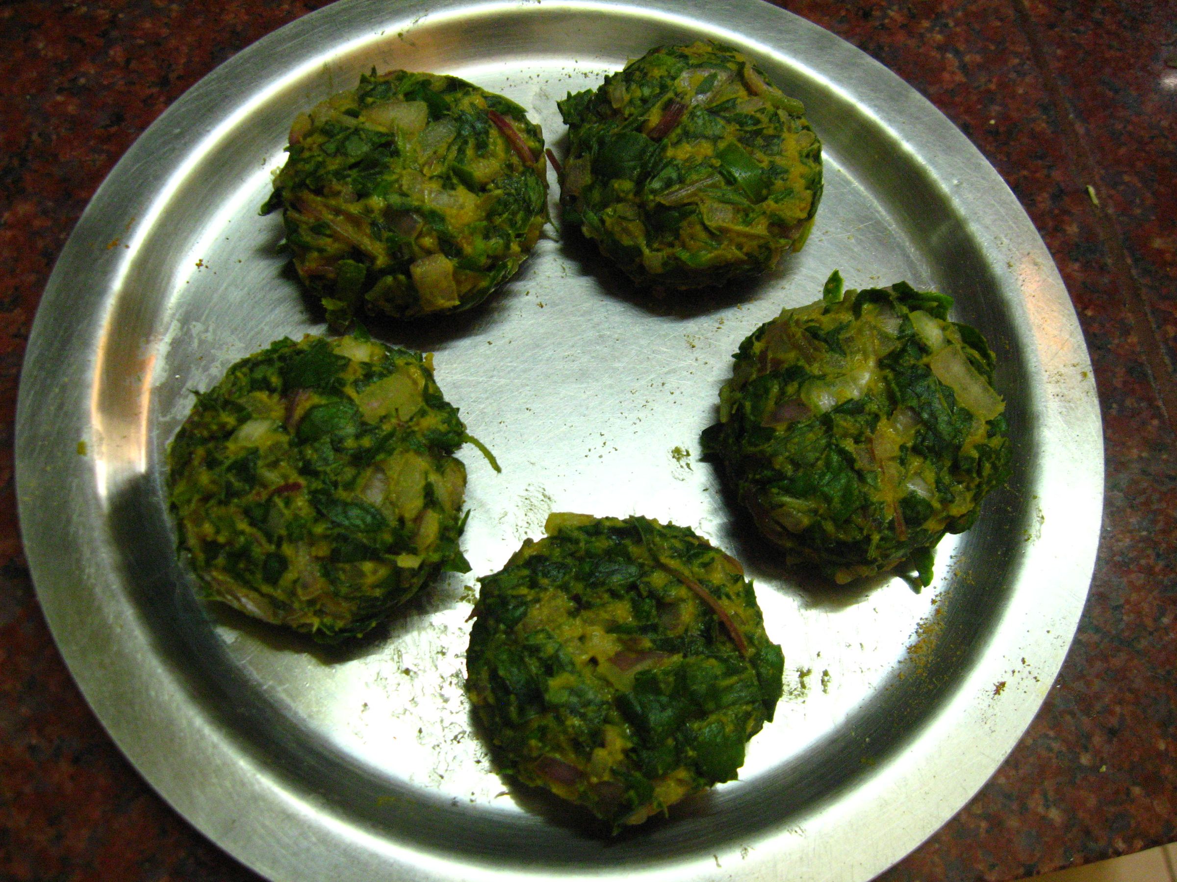 Keerai Vadai : Deep Fried Fritters Made With Green Amaranth Leaves : 7 ...