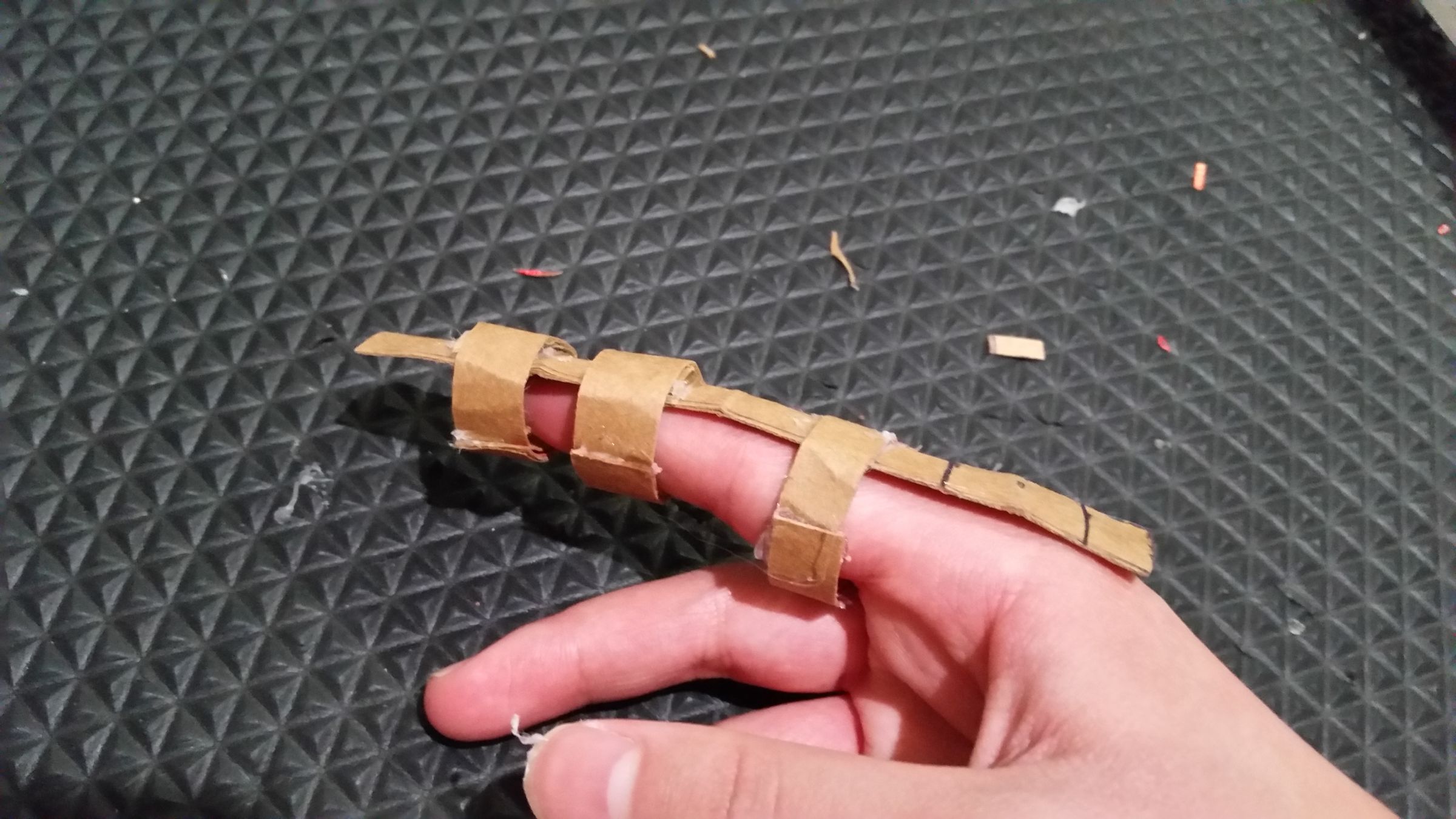 Working Cardboard Mandalorian Gauntlet: How to Make It : 14 Steps (with ...