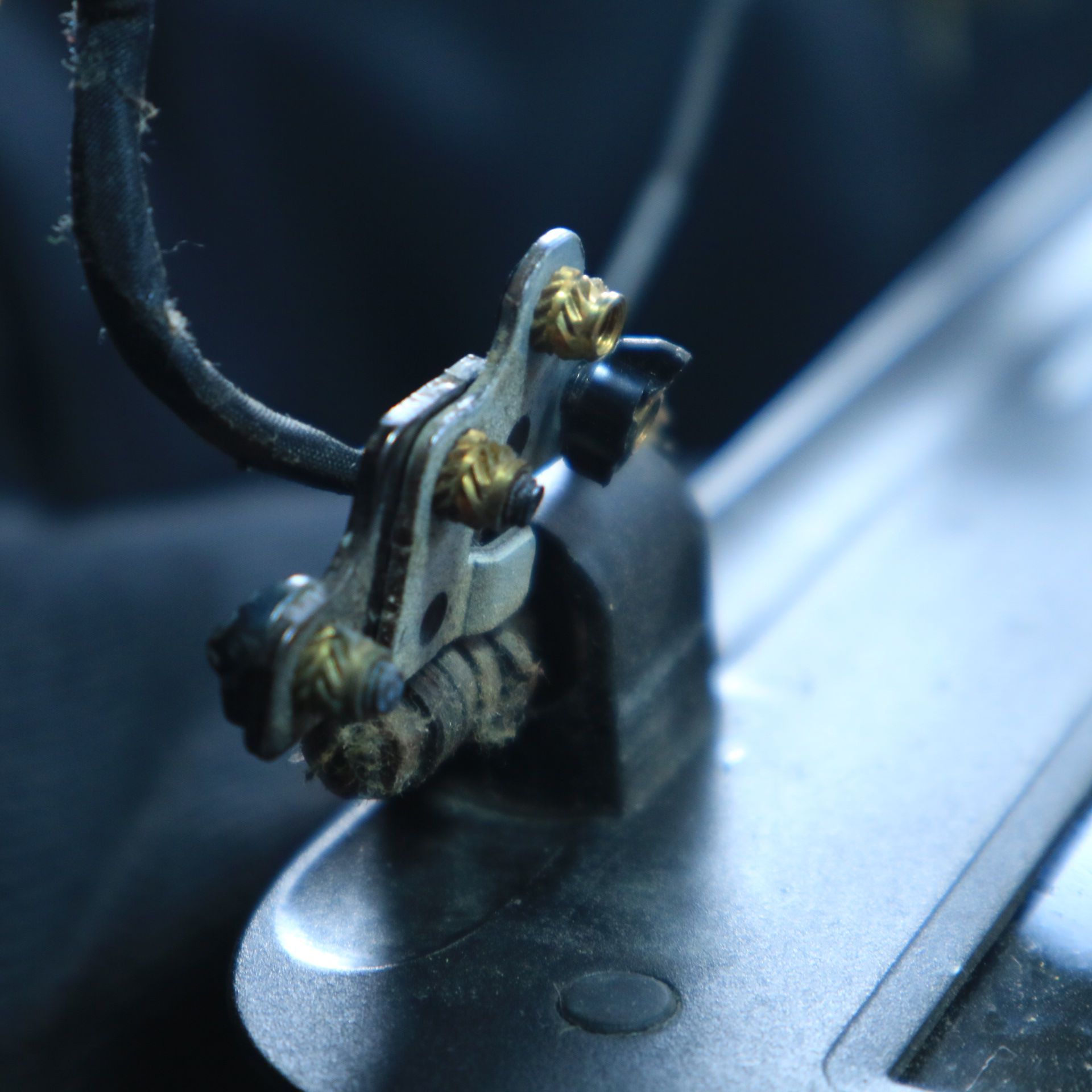 How to Fix Broken Laptop Hinge : 7 Steps - Instructables